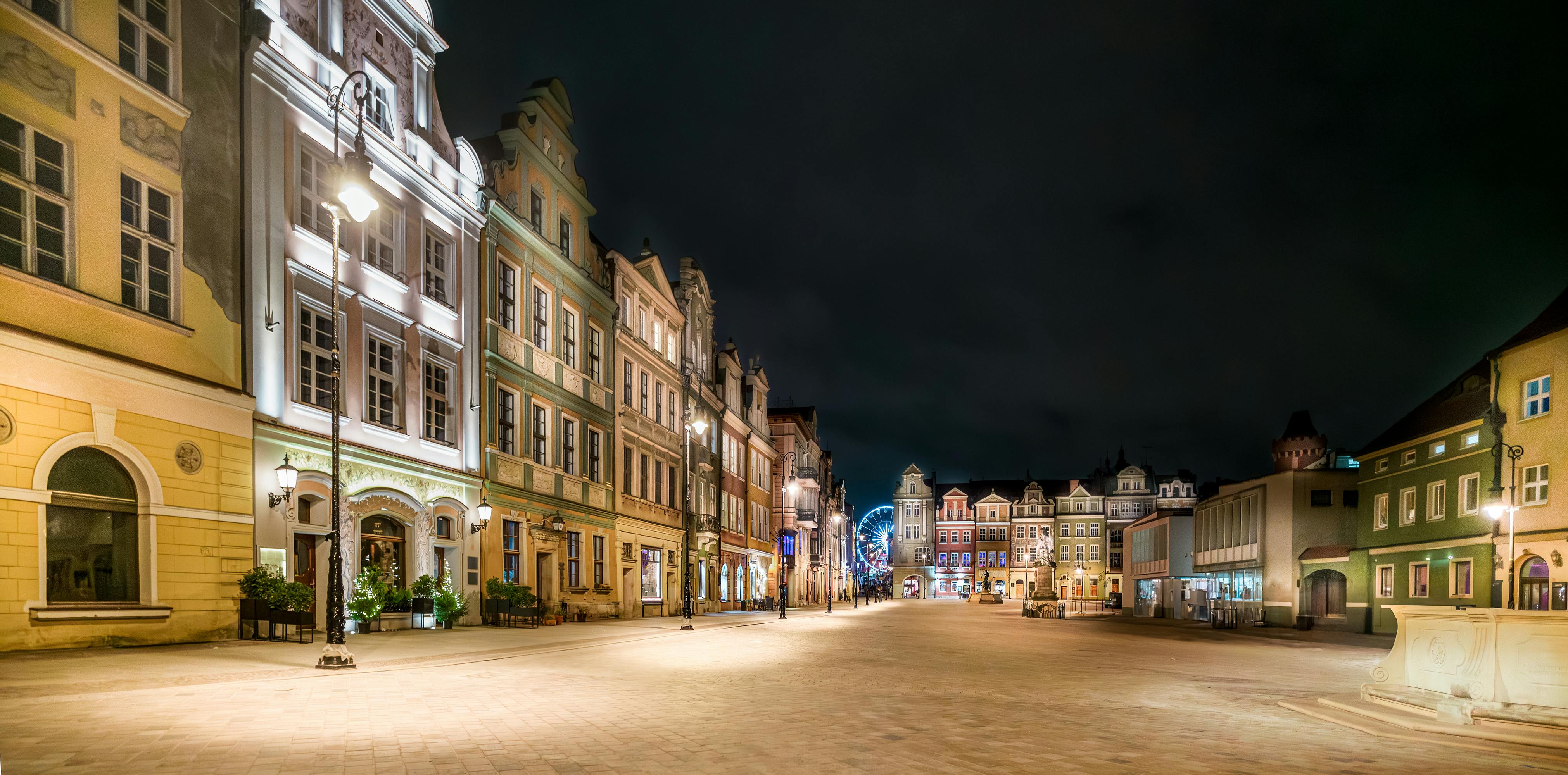 Town Square at Night · Free Stock Photo
