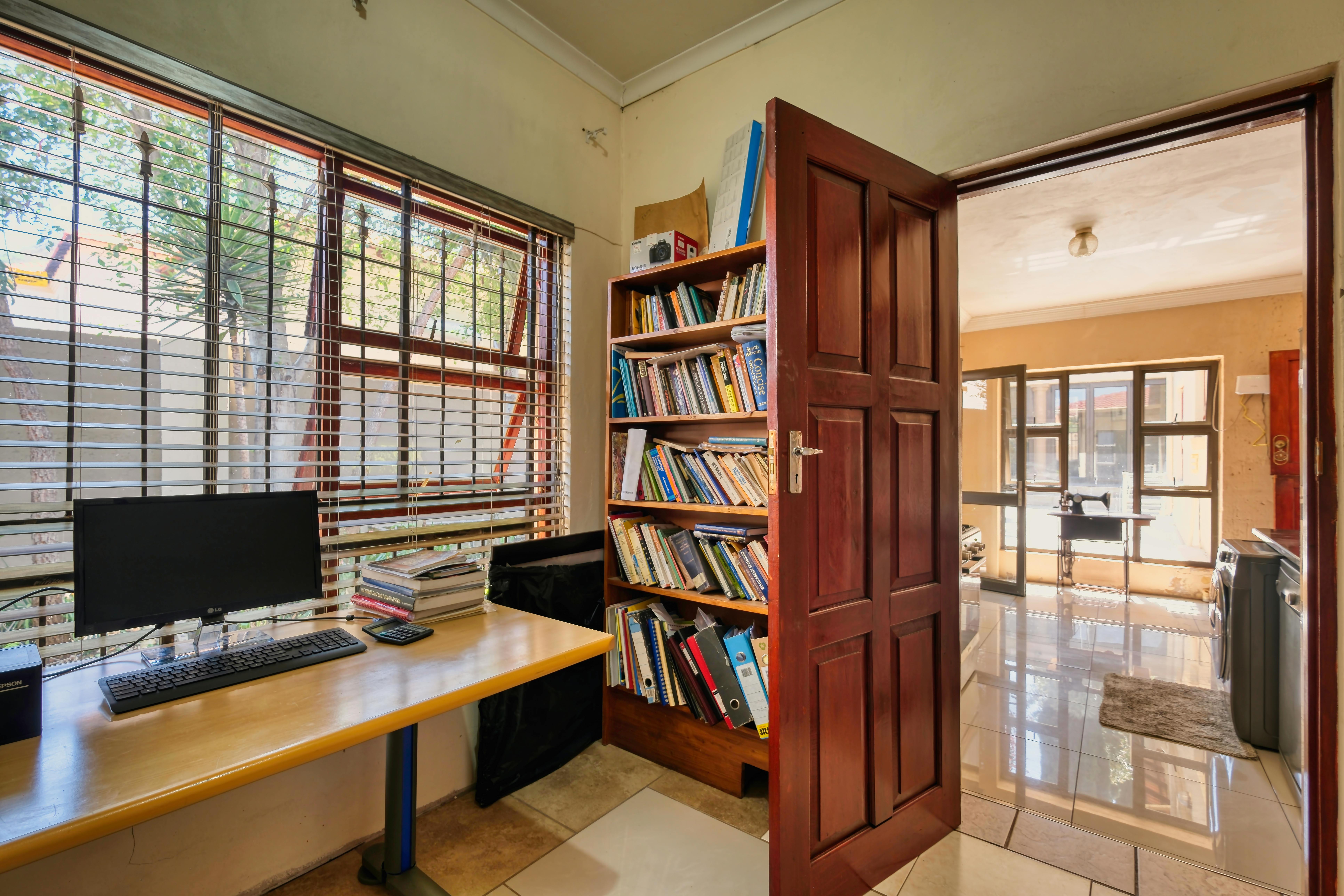 Open Door in Room in House · Free Stock Photo