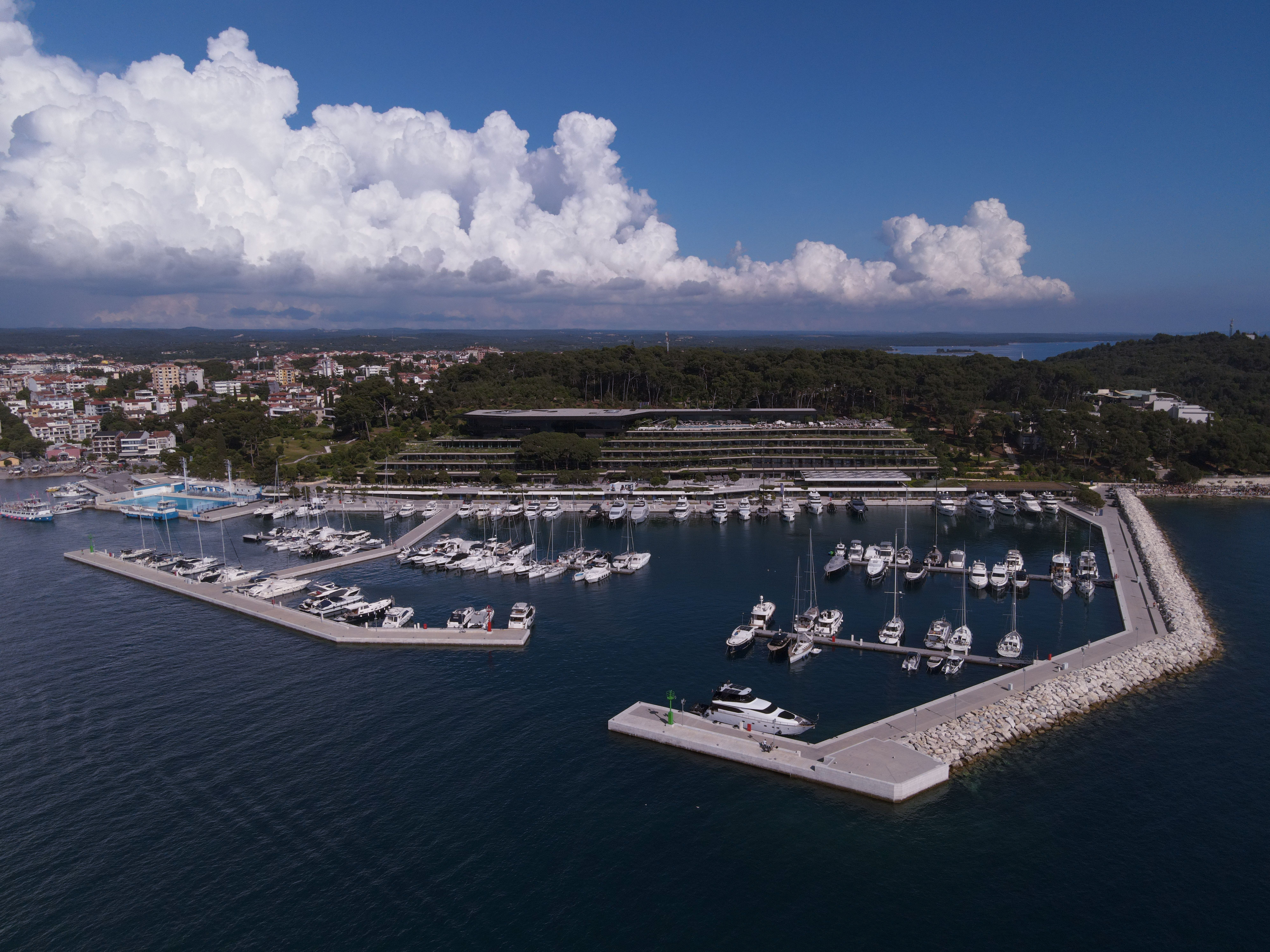 The marina is surrounded by a large body of water · Free Stock Photo