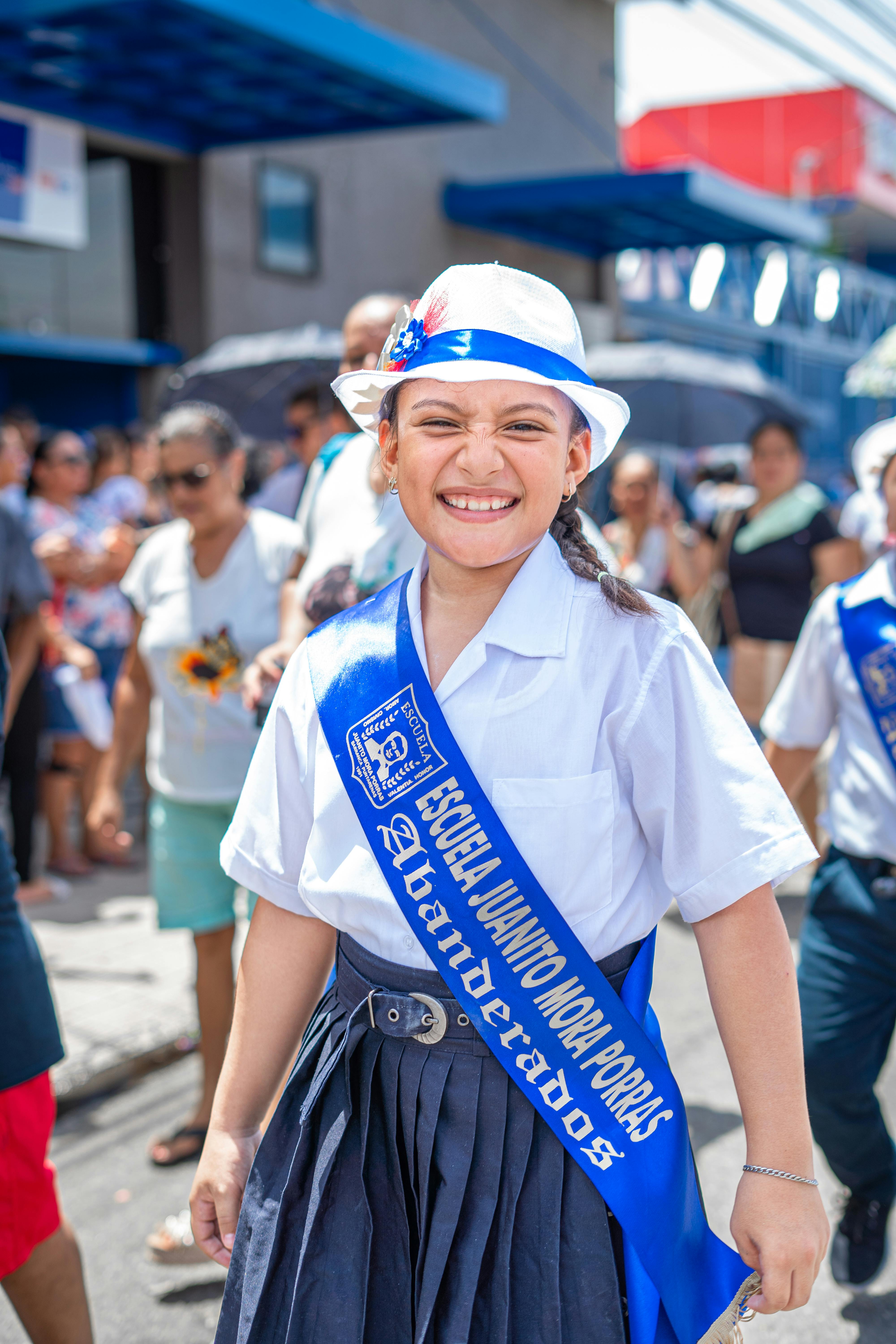 Girl In Crowd Photos, Download The BEST Free Girl In Crowd Stock Photos ...