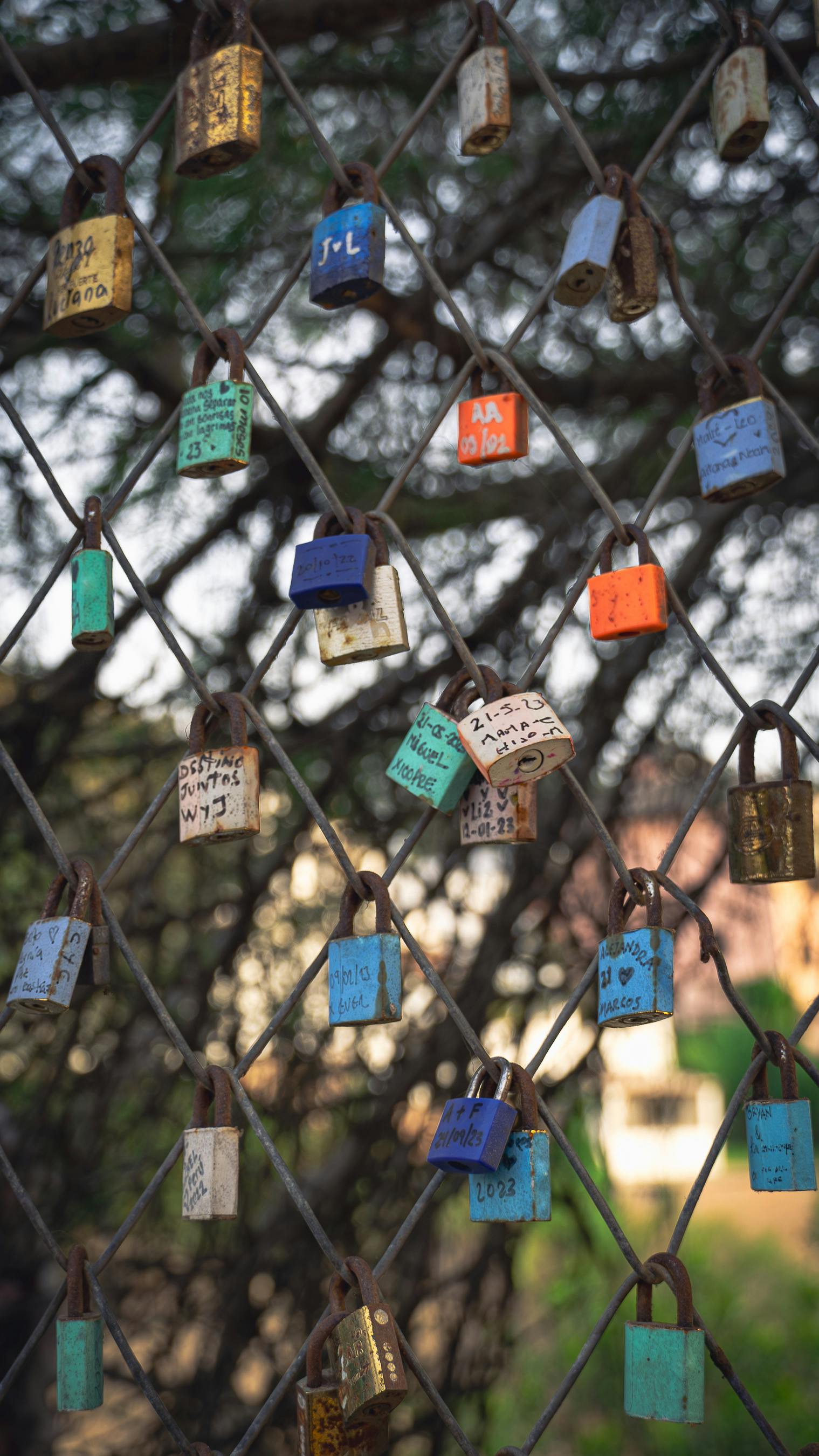 Red Padlock on Wire · Free Stock Photo