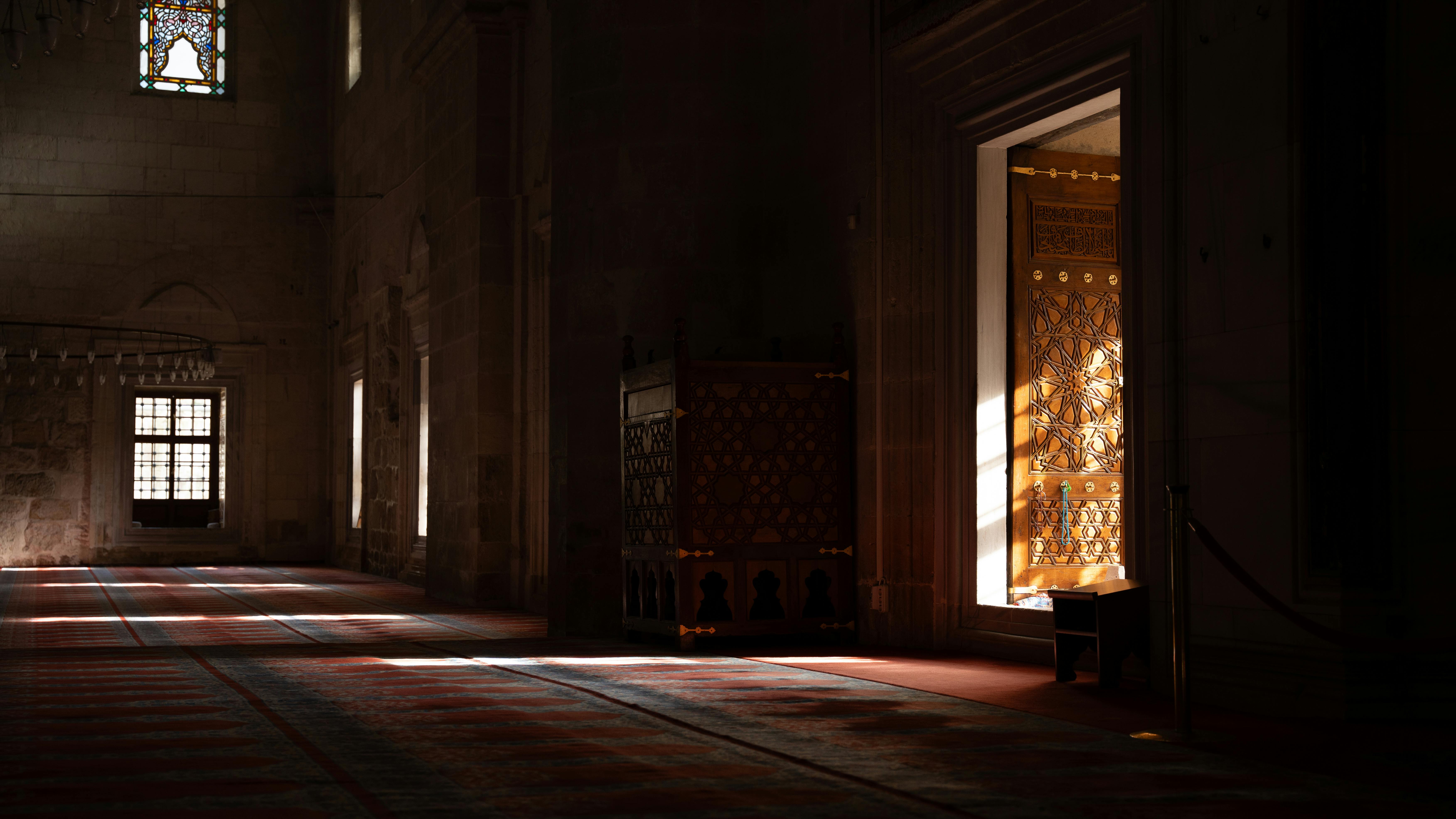 Interior and Doorway of a Mosque · Free Stock Photo
