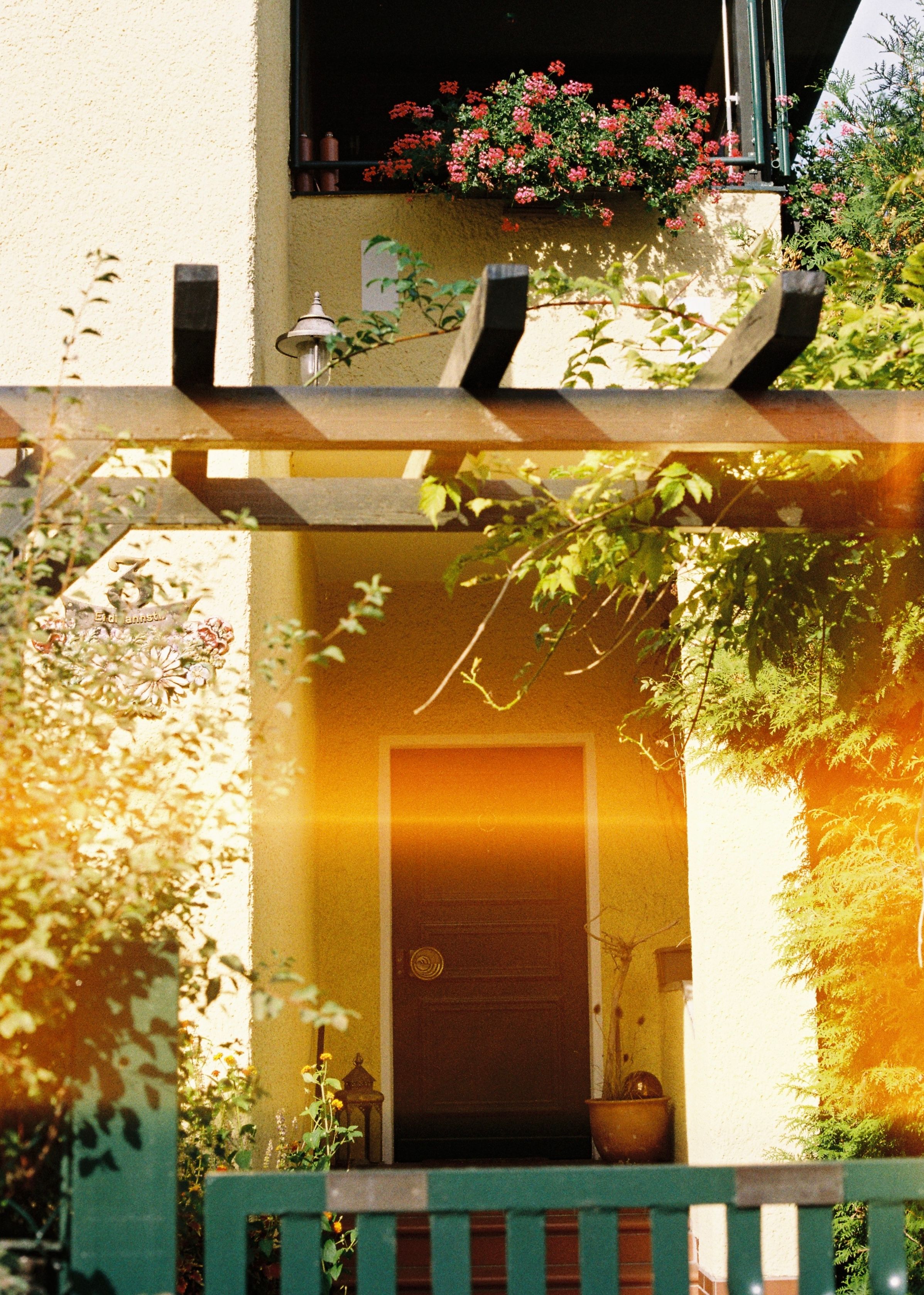 Leaking House Photos, Download The BEST Free Leaking House Stock Photos ...