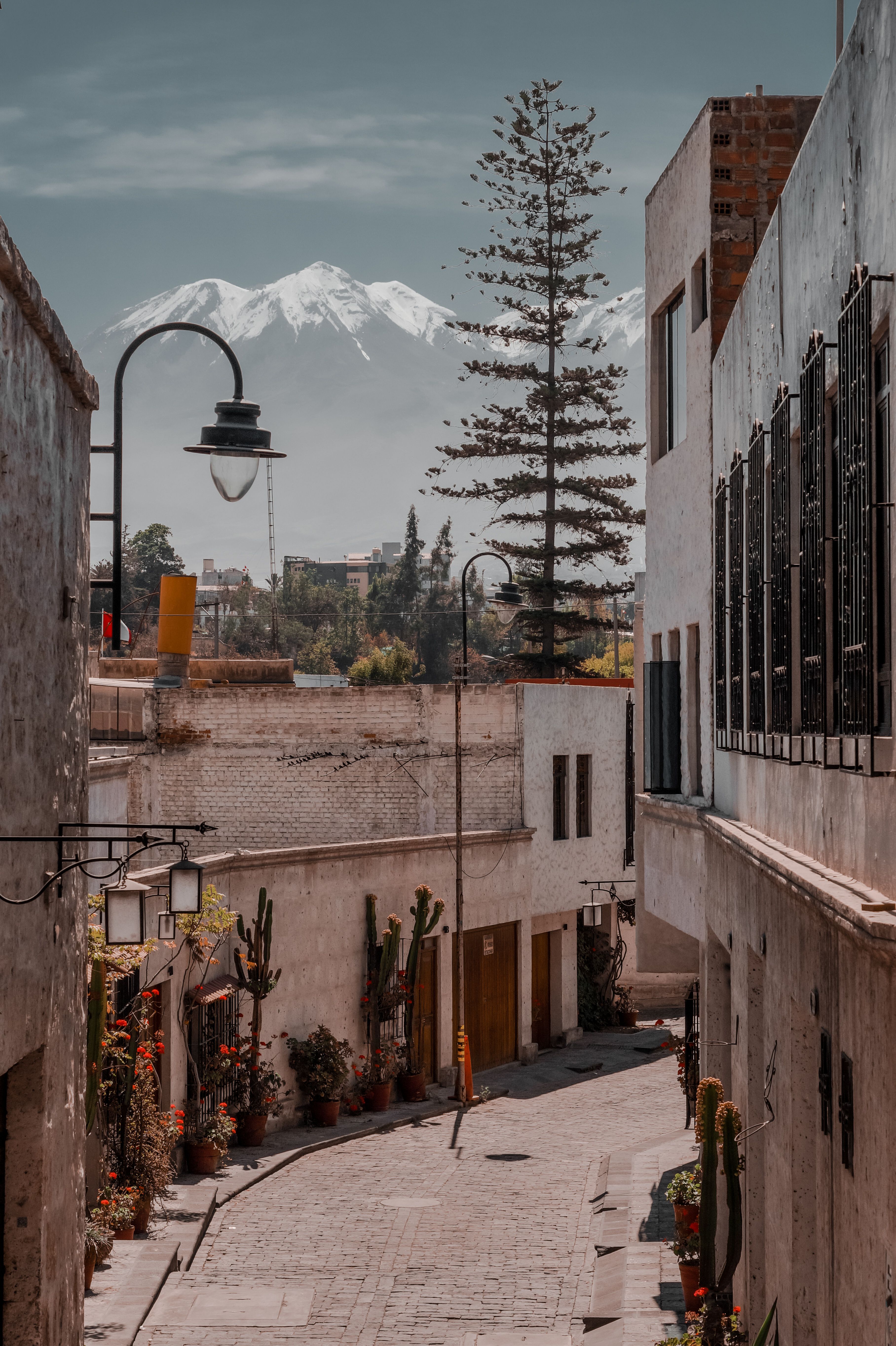 Street in Peruvian Town Near Mountains · Free Stock Photo
