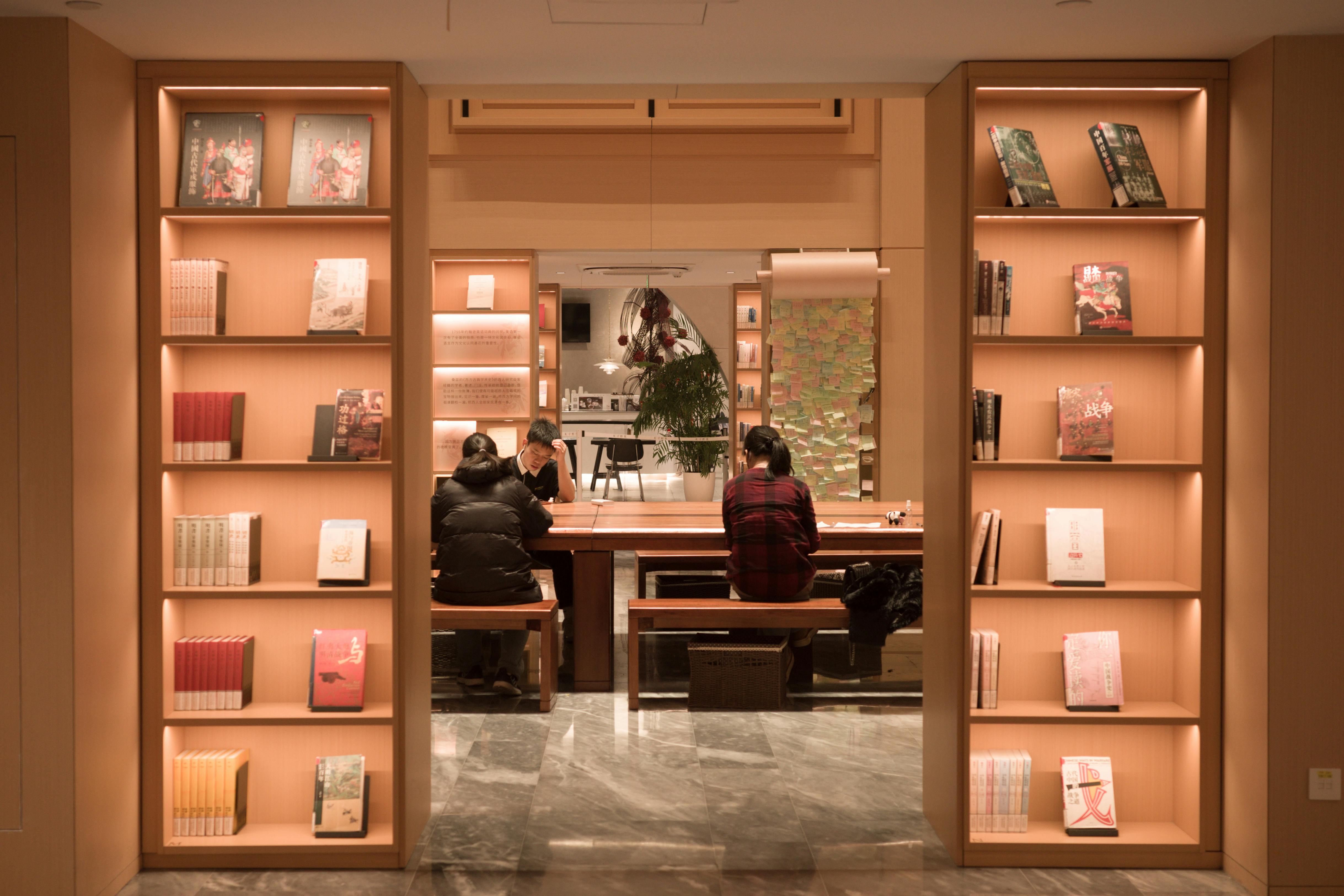 People At Table Photos, Download The BEST Free People At Table Stock ...