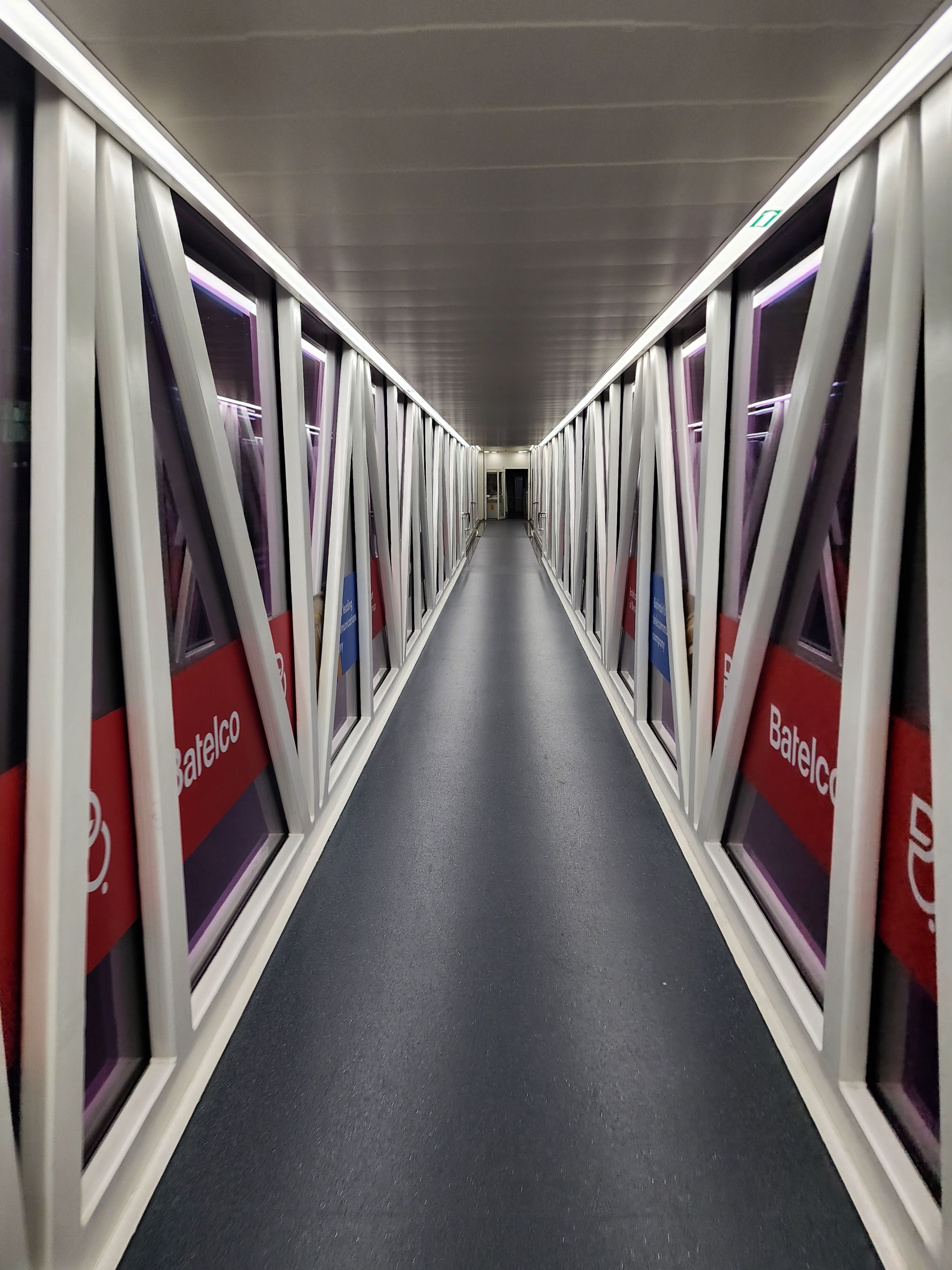 Empty Corridor Interior · Free Stock Photo