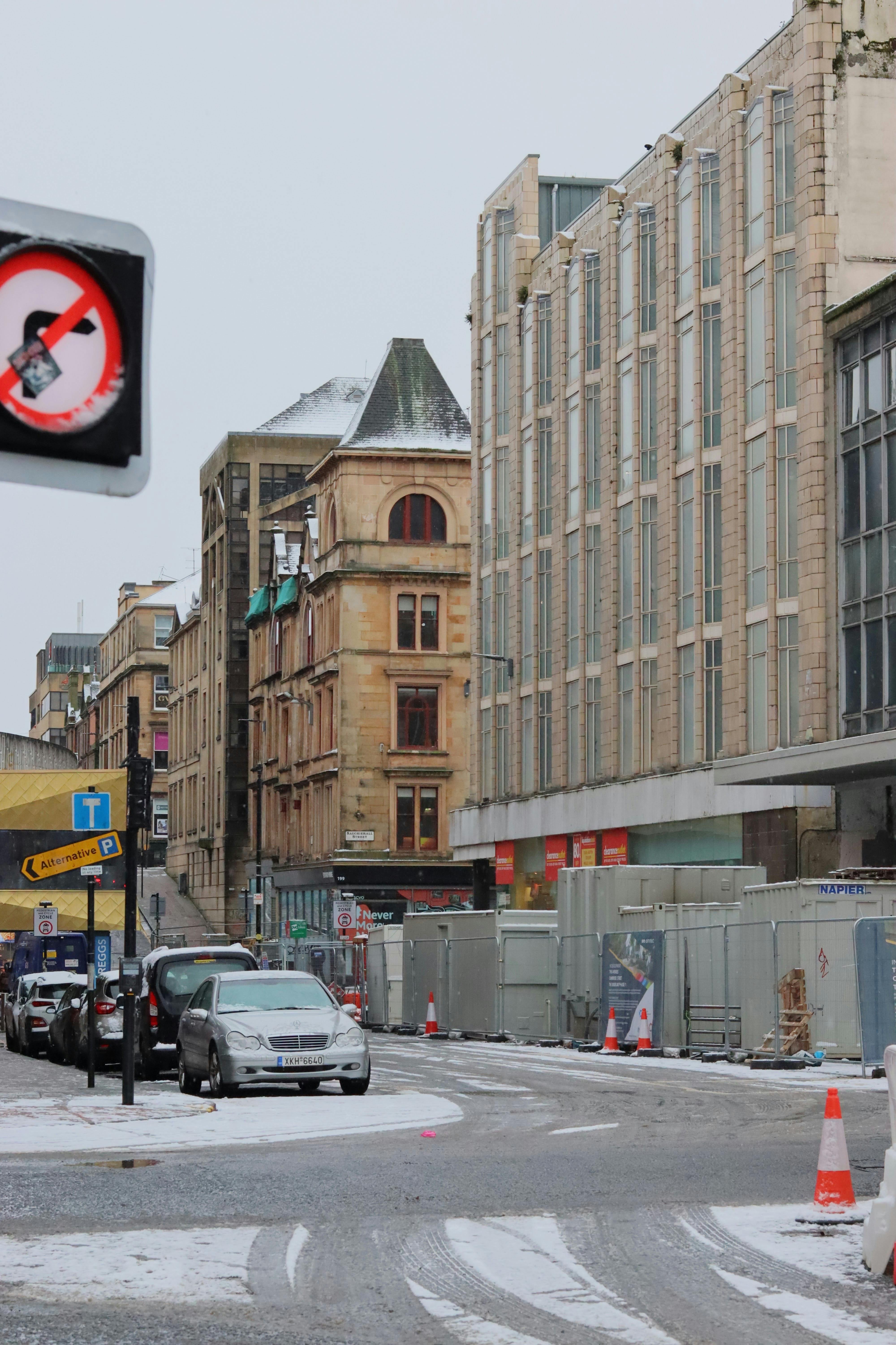 snow building · Free Stock Photo