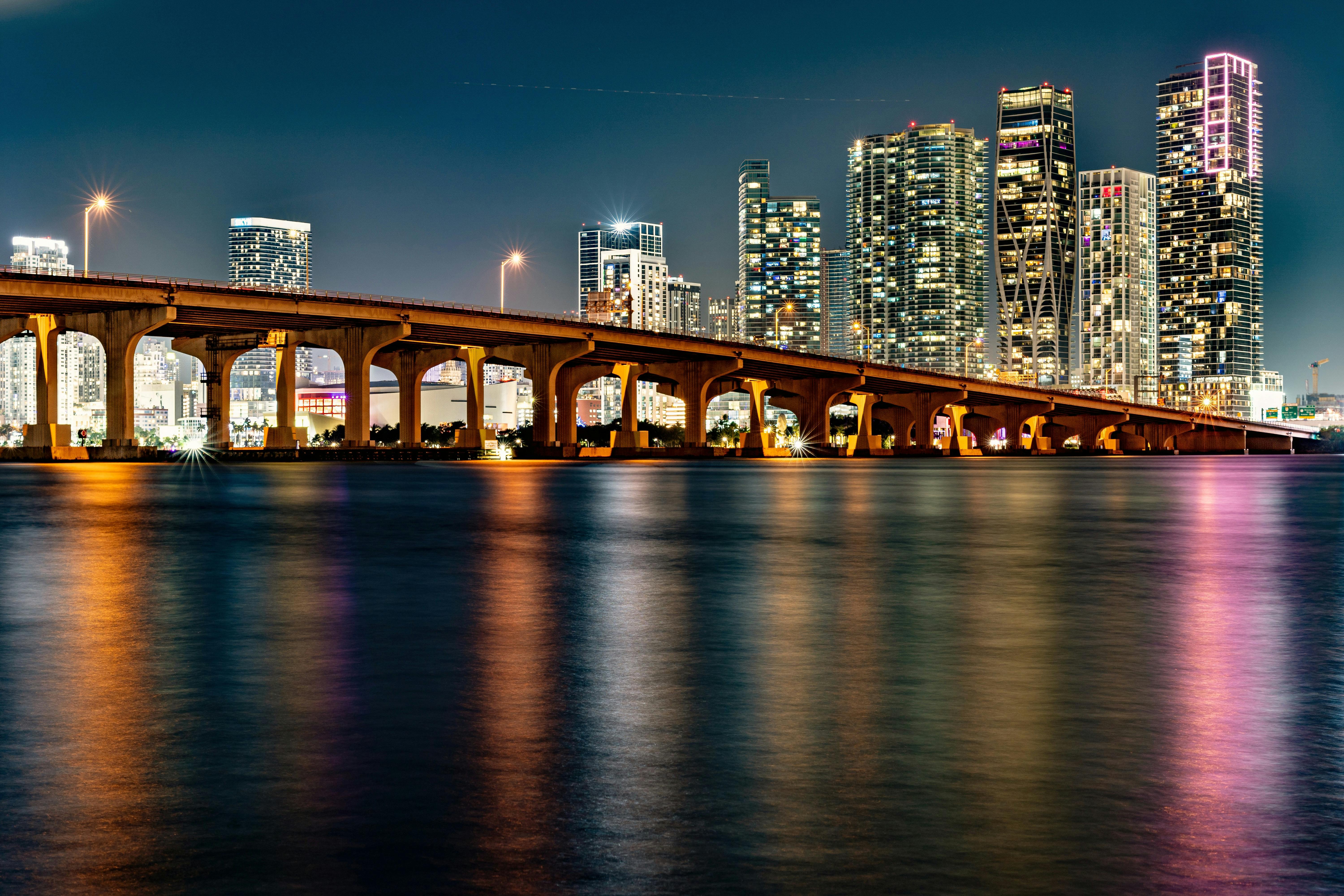 Illuminated Venetian Causeway over the Biscayne Bay in Miami, USA ...