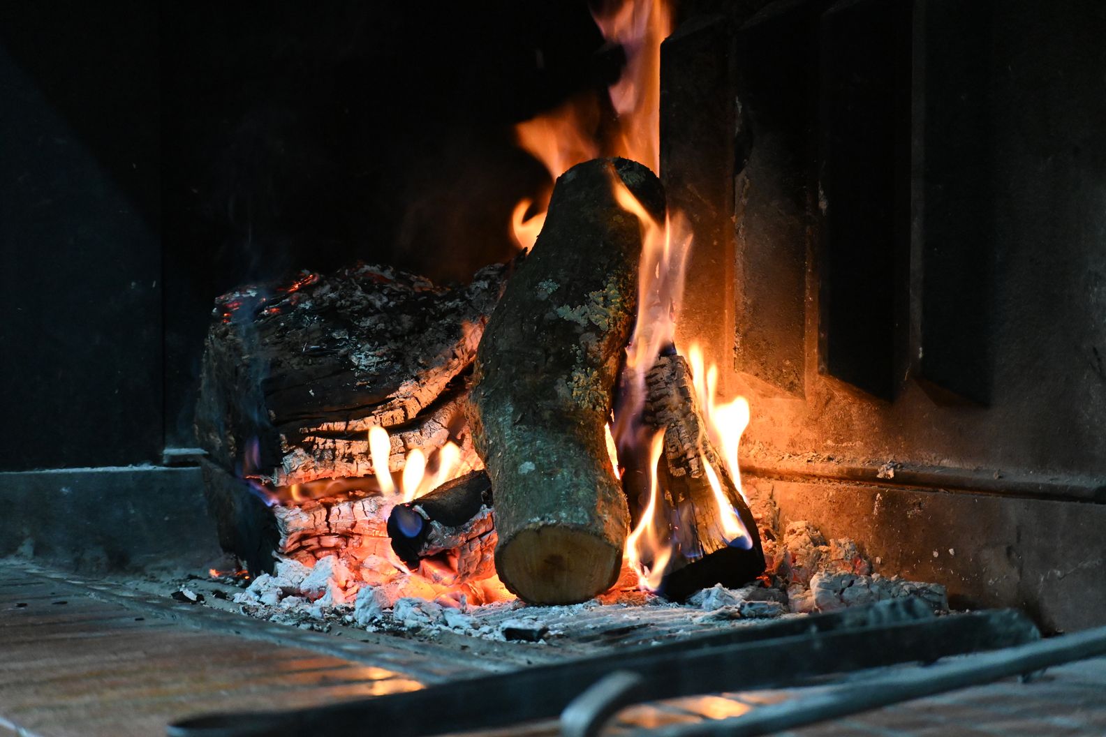 Hearth Sizes for Fireplaces: Simple Guide to Dimensions