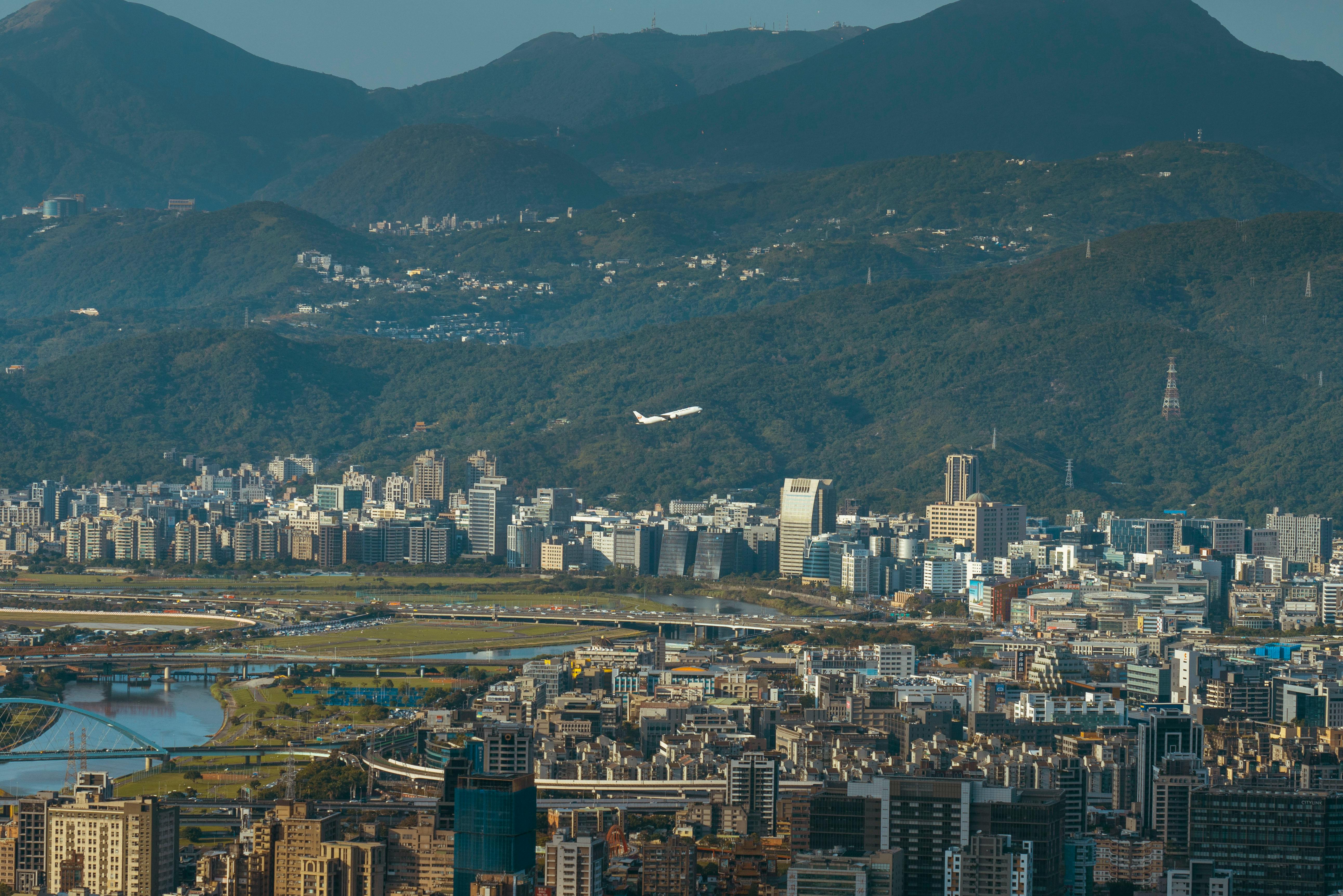 Aircraft Flying over Taipei, Taiwan · Free Stock Photo