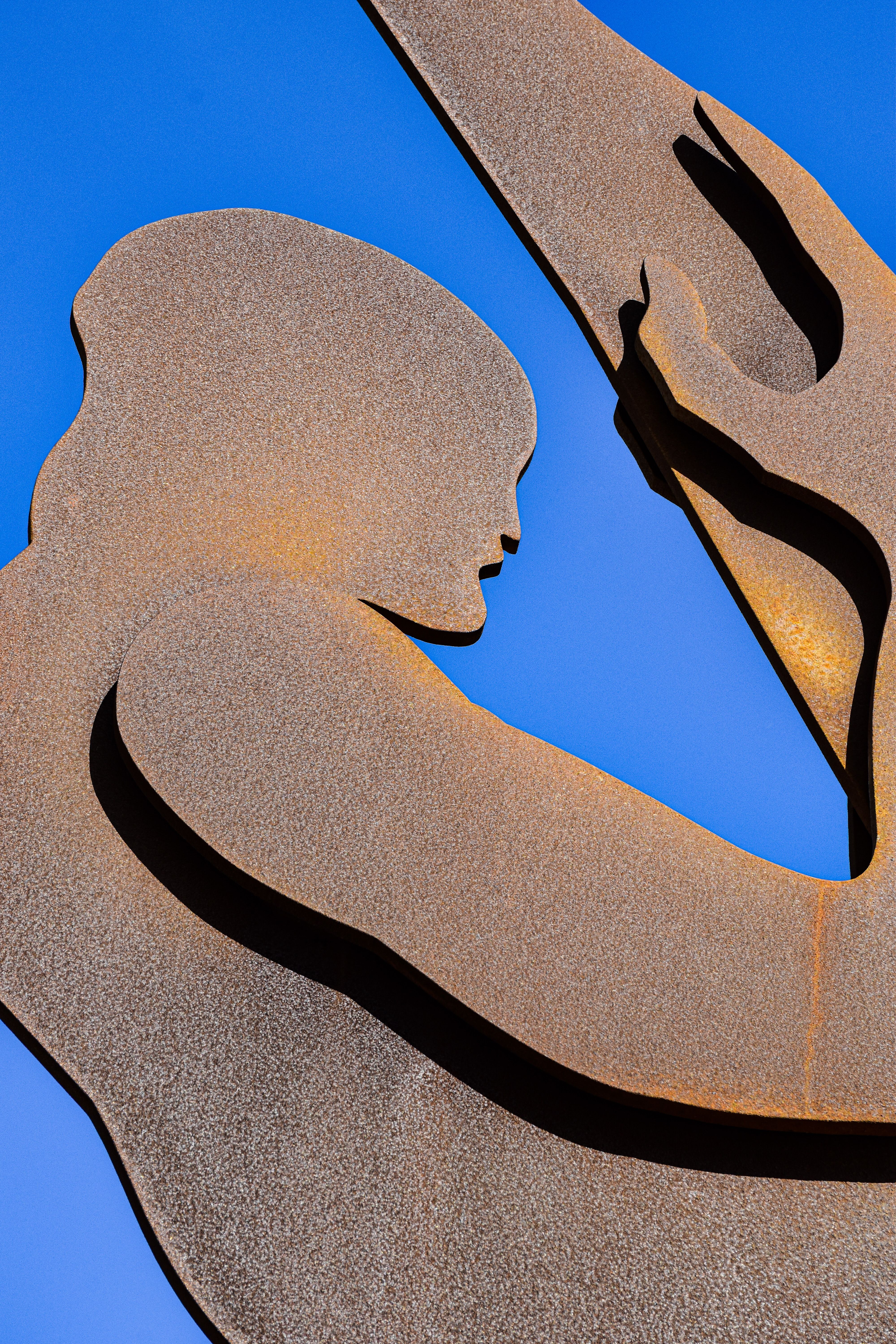 Golden Human Statue in Sunlight · Free Stock Photo