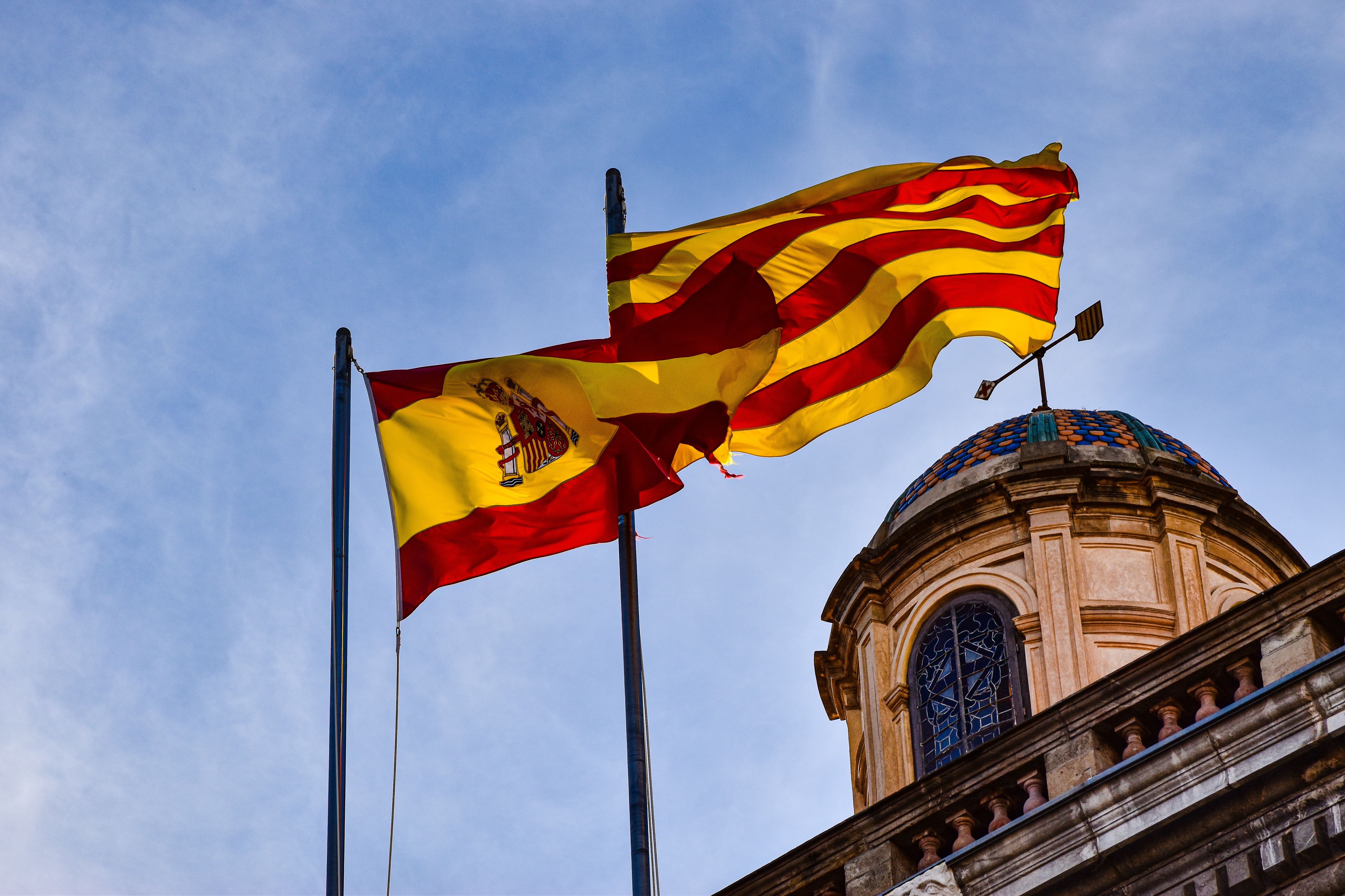 Foto de stock gratuita sobre astas de bandera, banderas, barcelona ...