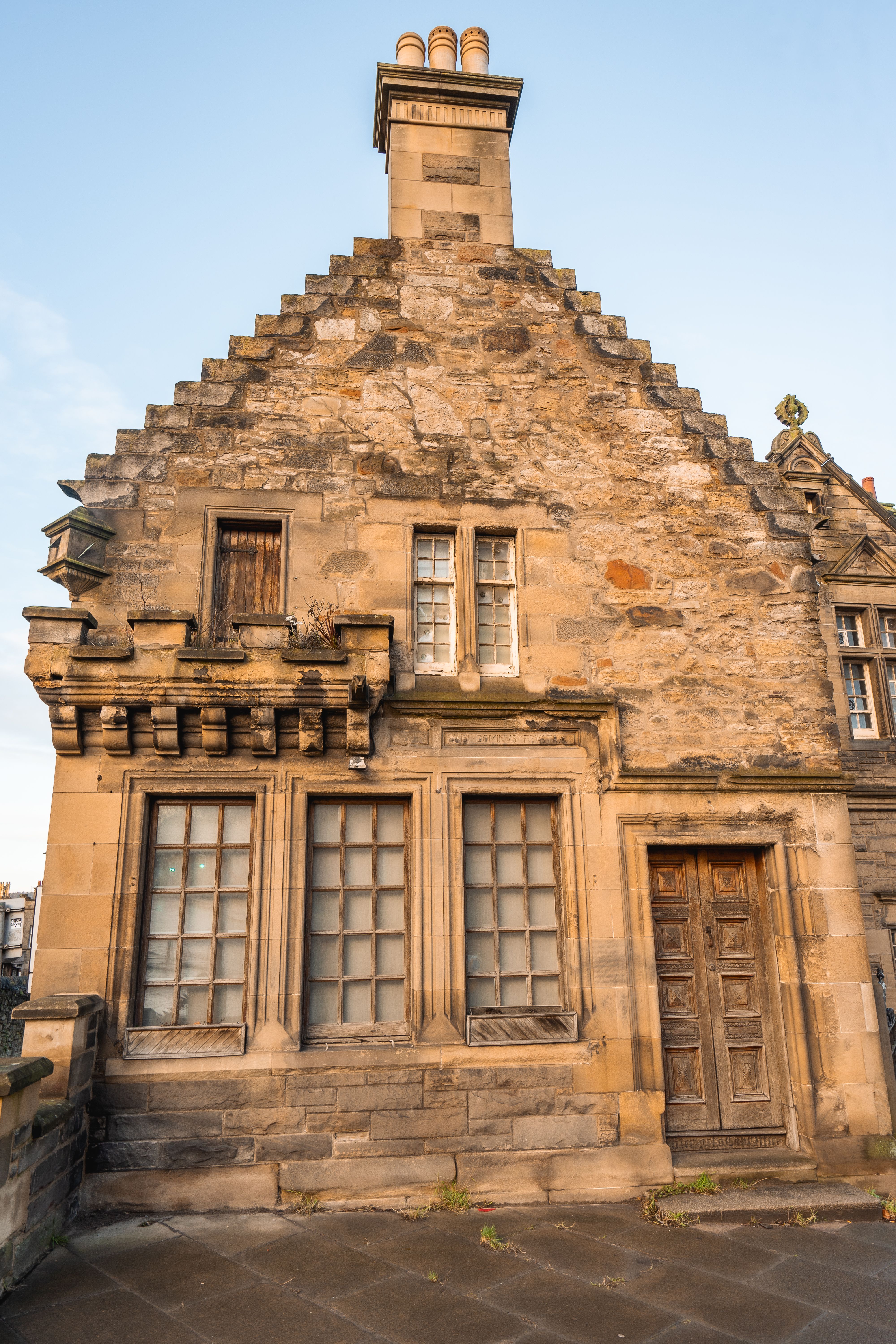 Beautiful old houses in Edinburgh Scotland. · Free Stock Photo