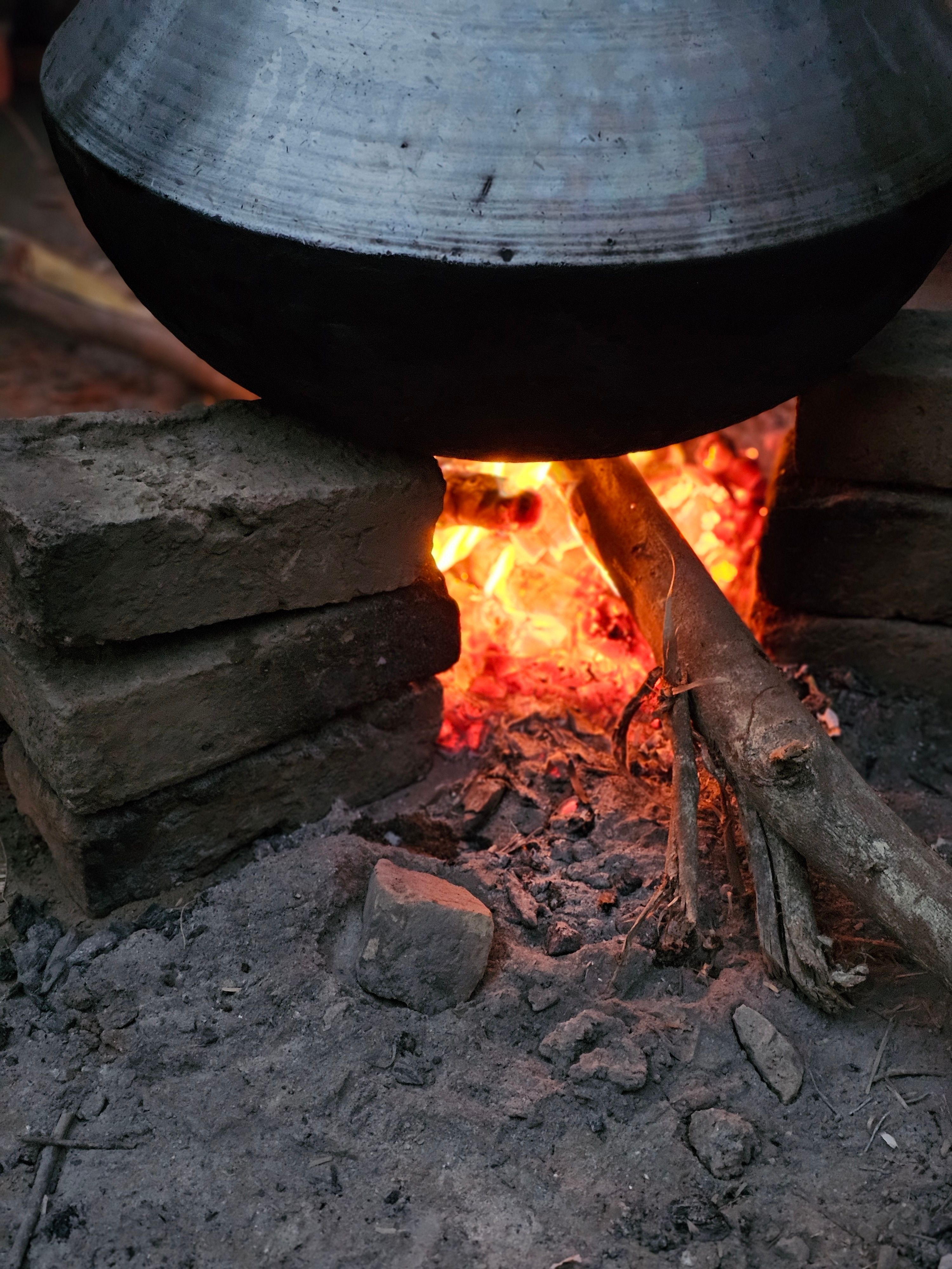 Pot on Bonfire · Free Stock Photo