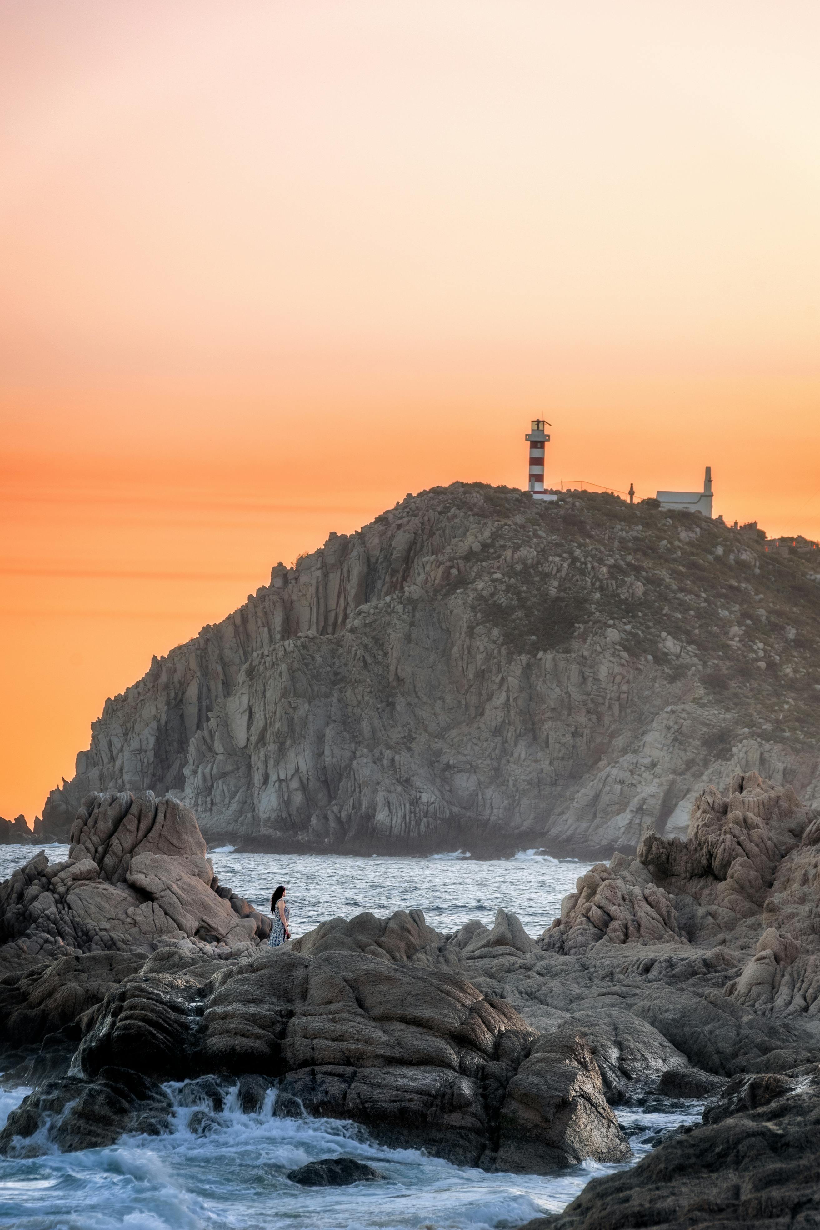 Cliff at Sunset · Free Stock Photo