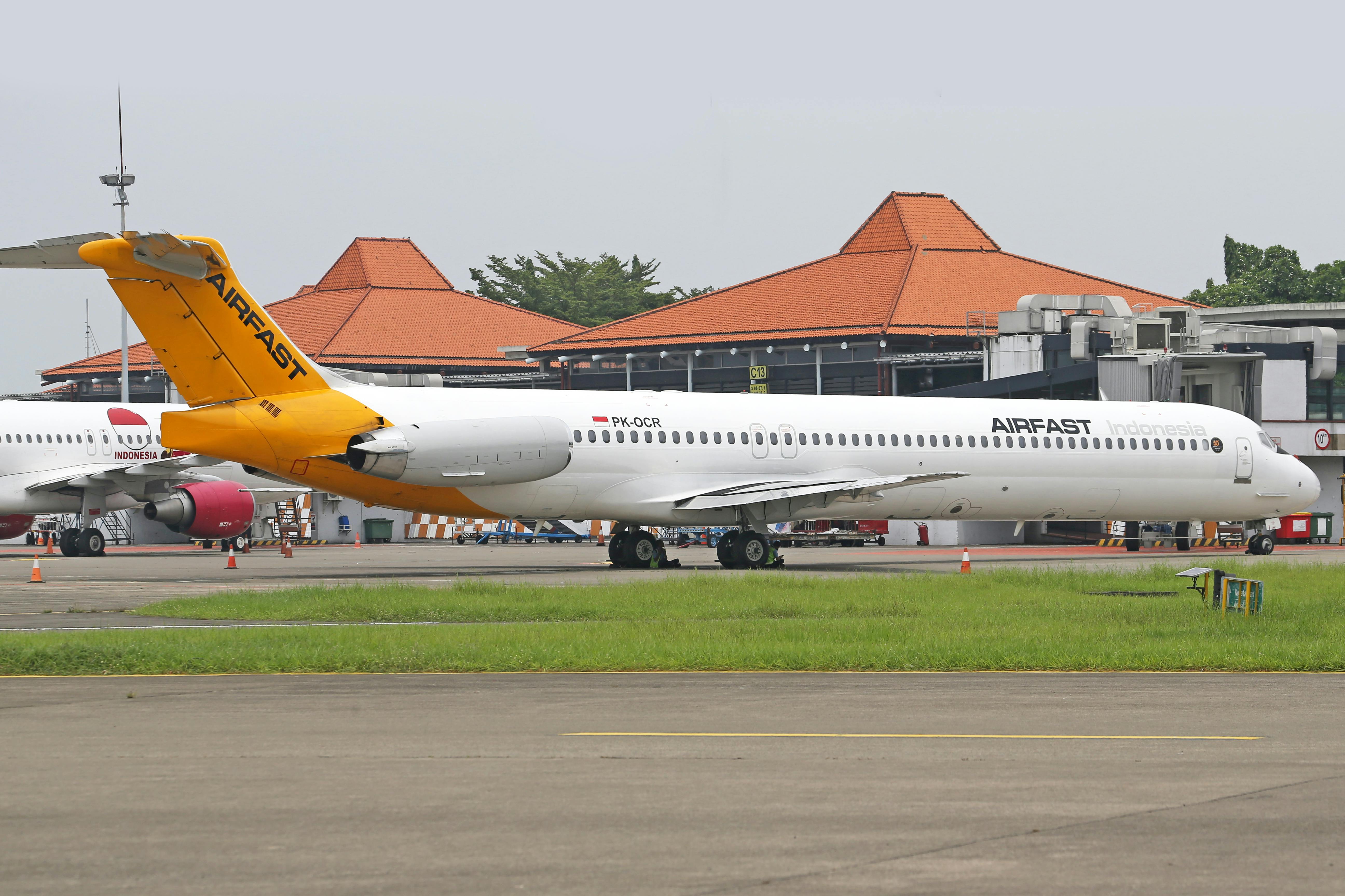 MD-82 Aircraft at Airport · Free Stock Photo