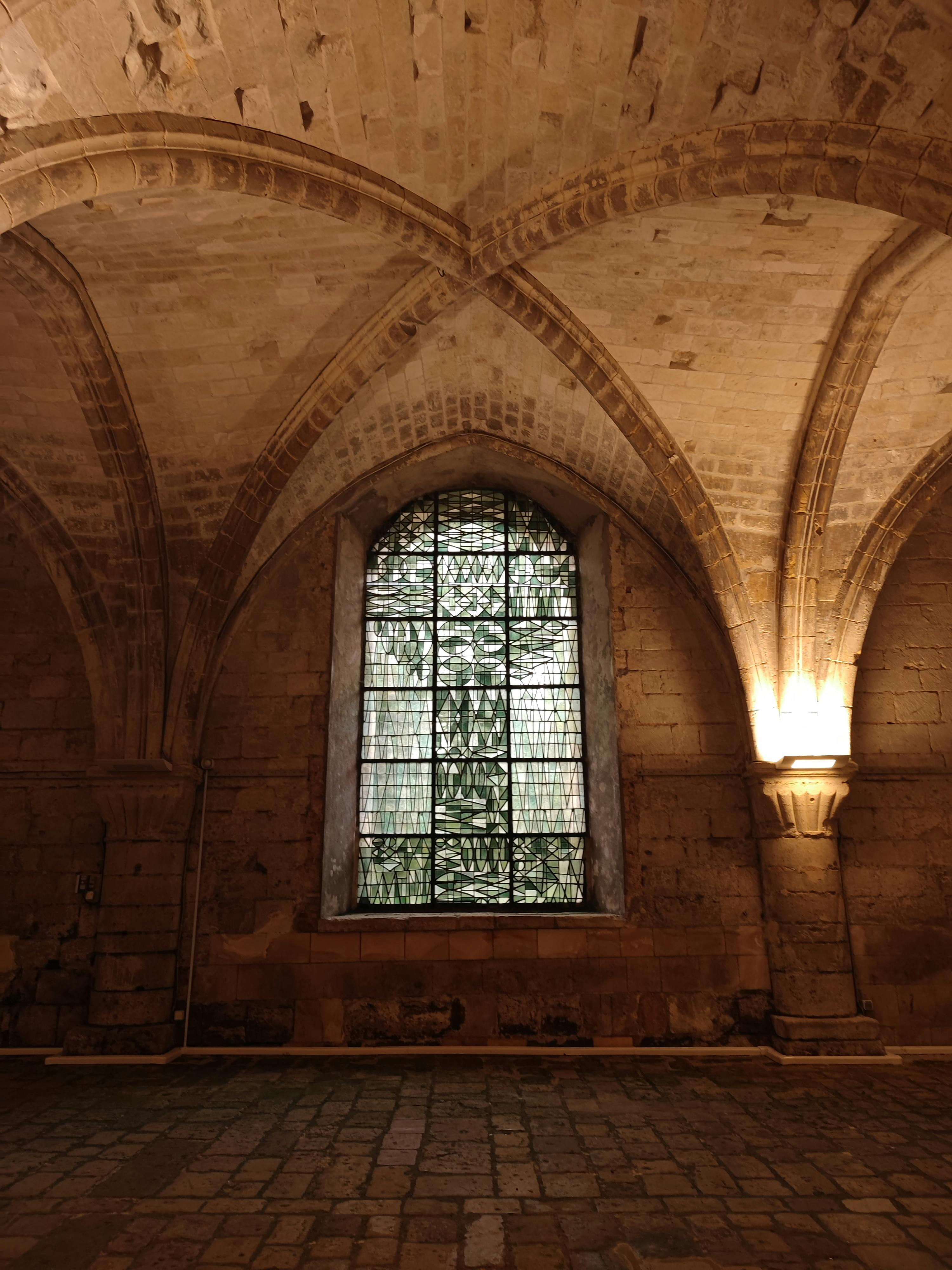 Gray Concrete Column Inside Vintage Building · Free Stock Photo