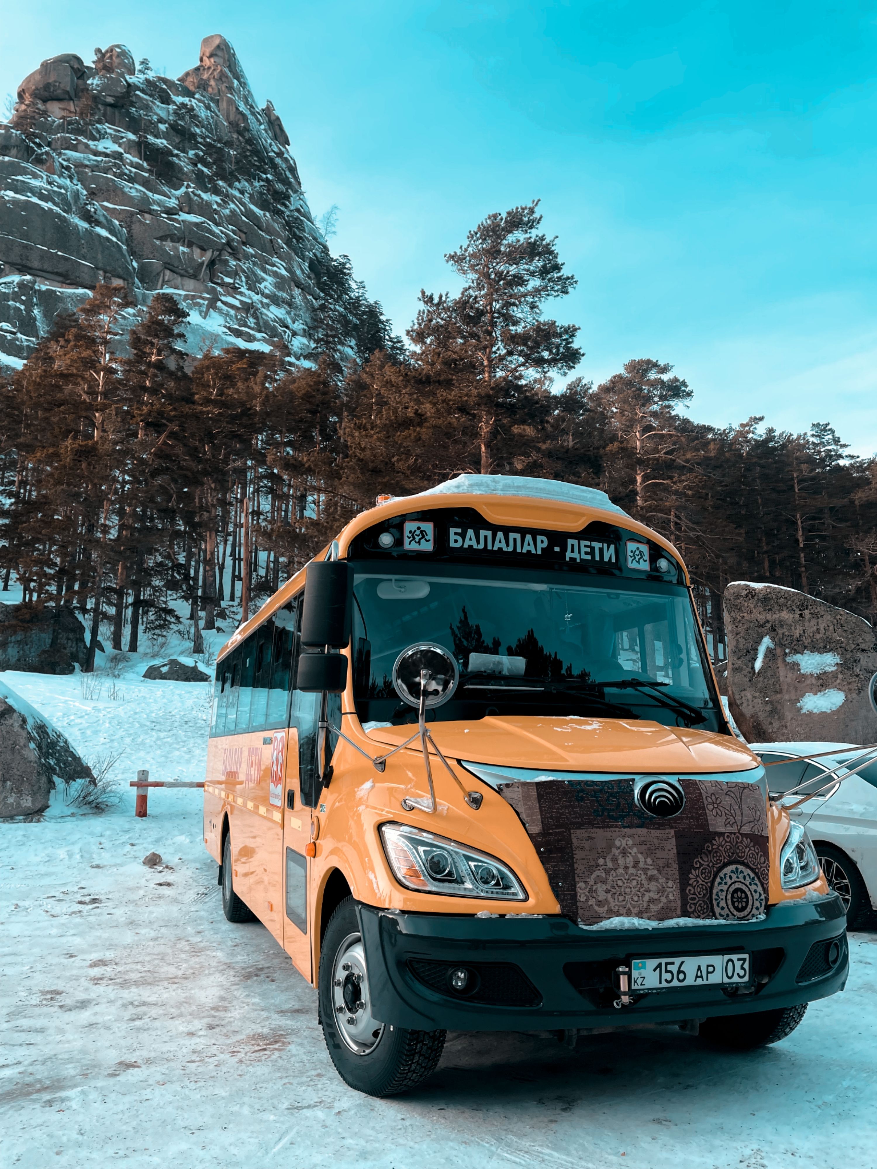 Yellow Bus in Winter · Free Stock Photo