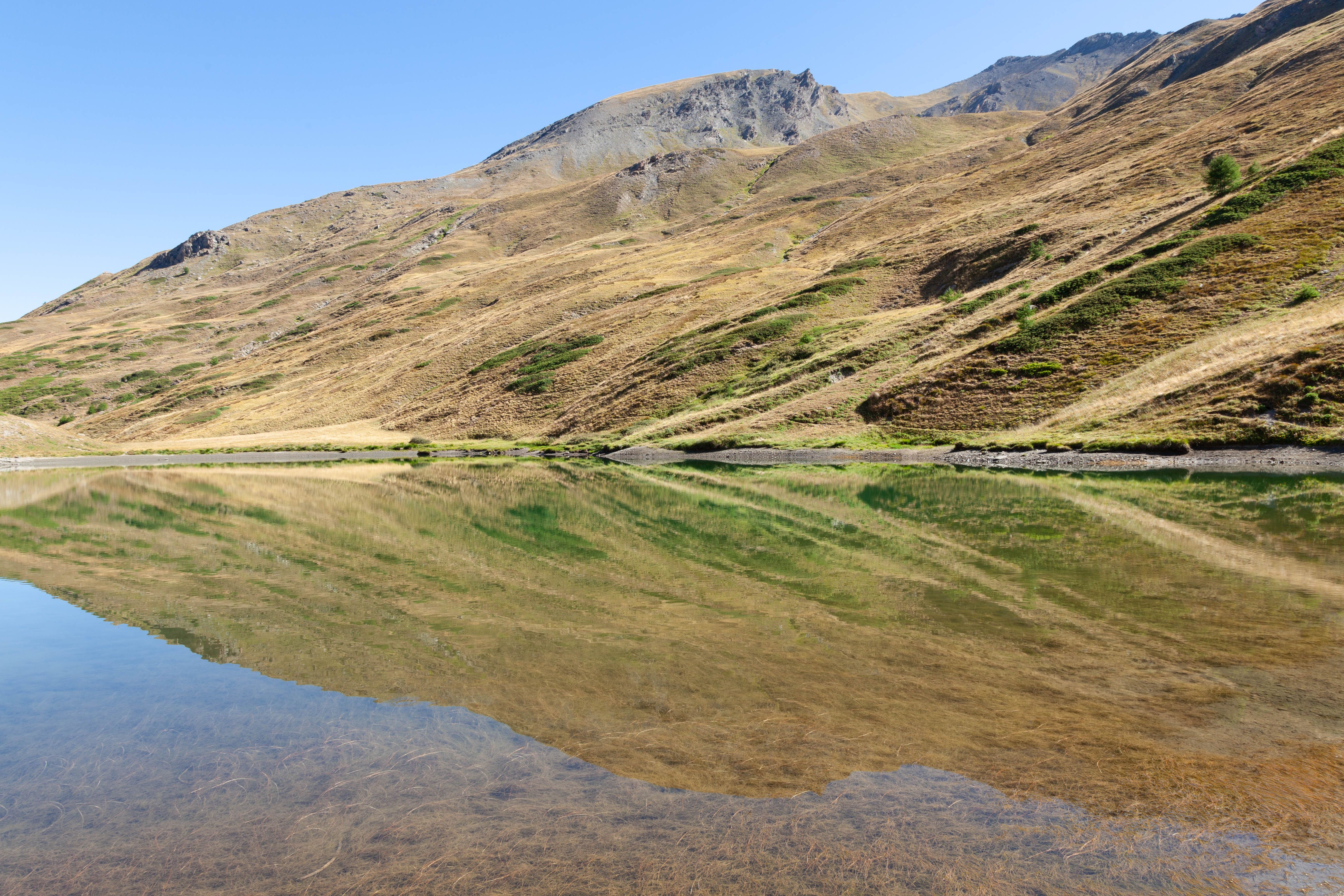 Lake in Steep Mountains · Free Stock Photo