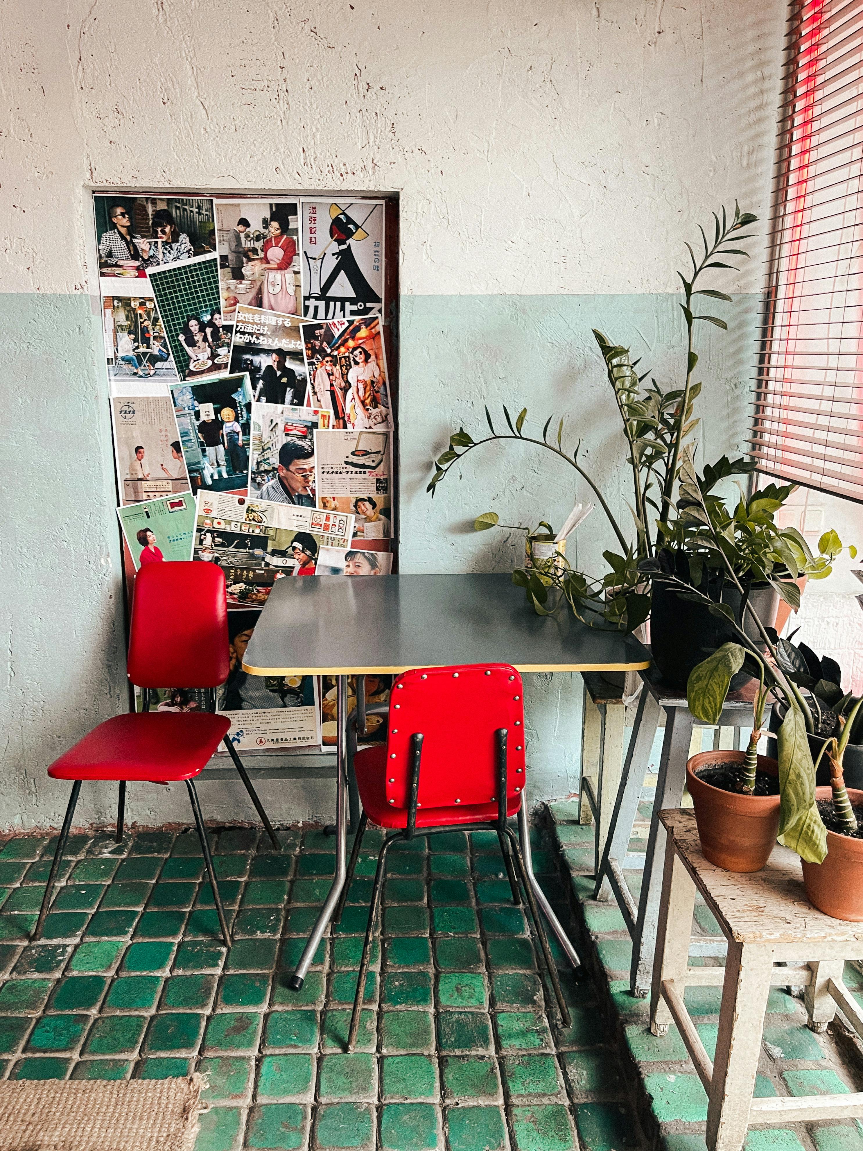 Red Chairs at the Table in the Waiting Room · Free Stock Photo
