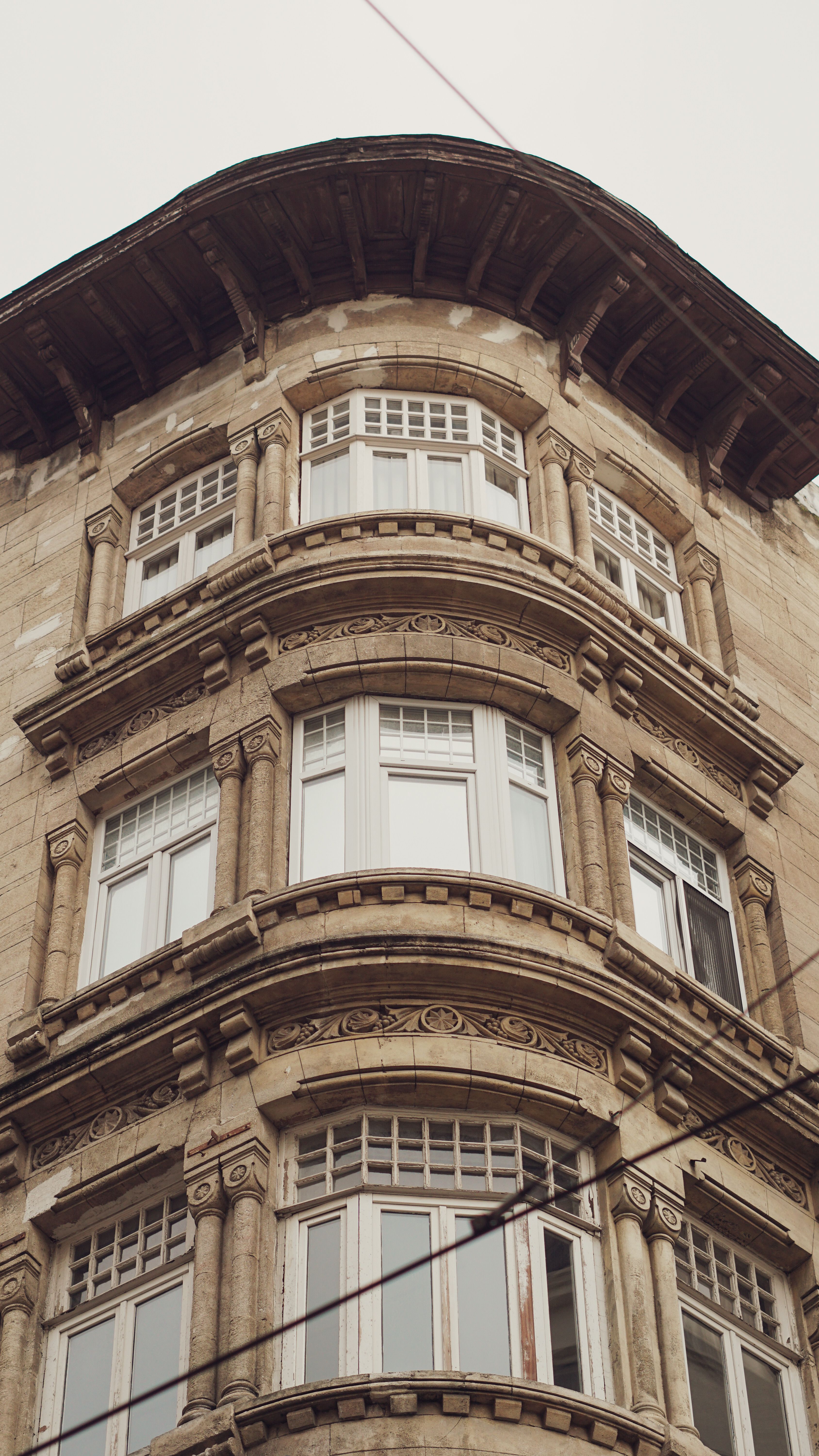 Facade of a Corner Townhouse in Istanbul · Free Stock Photo