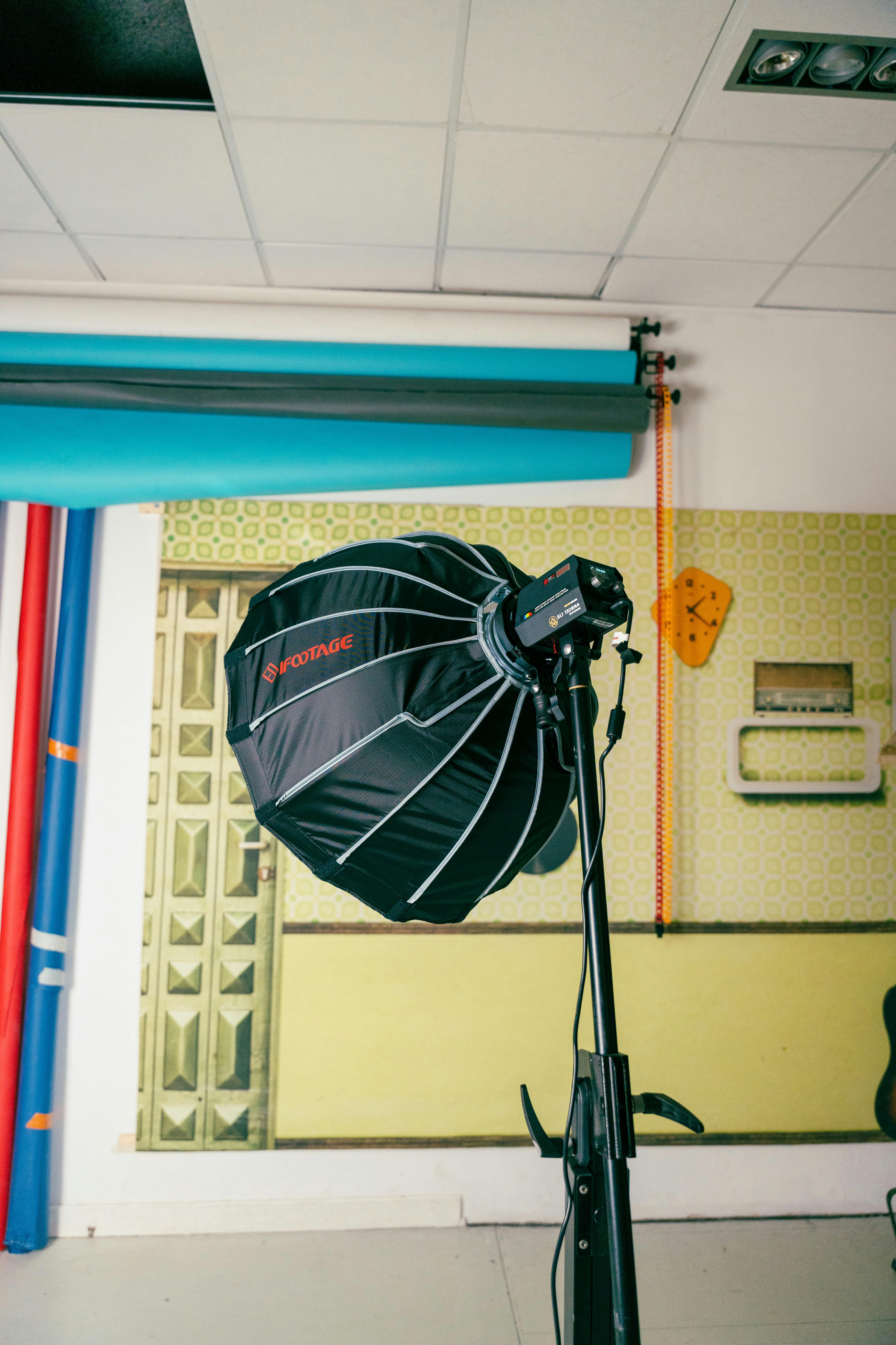 Photo Studio With White Wooden Framed Wall Mirror · Free Stock Photo