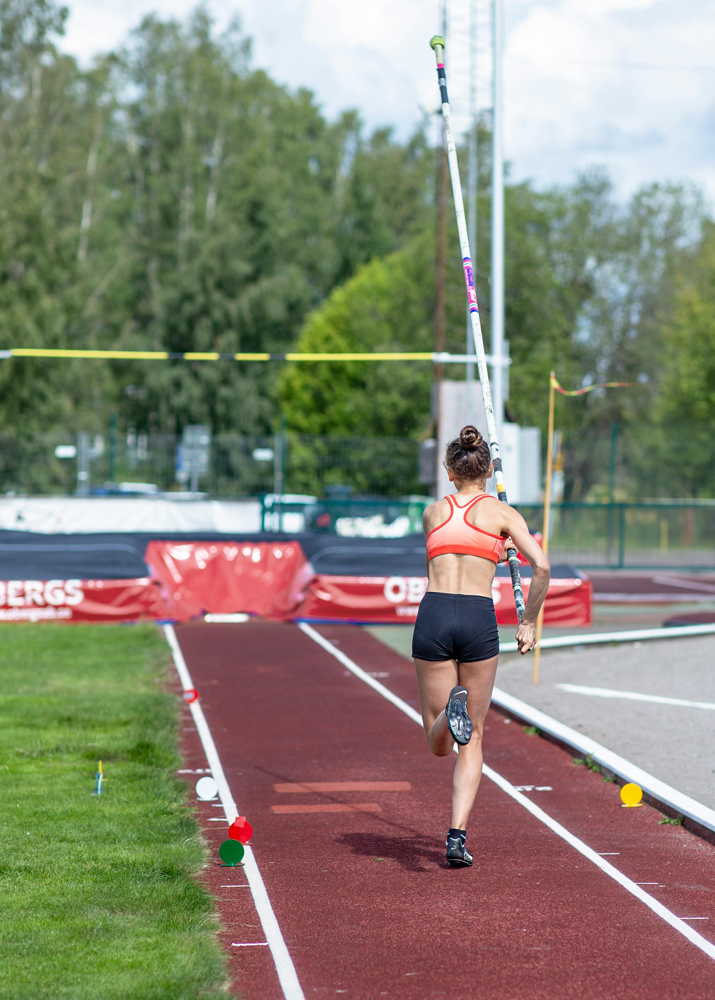Woman Training Pole Vaulting · Free Stock Photo