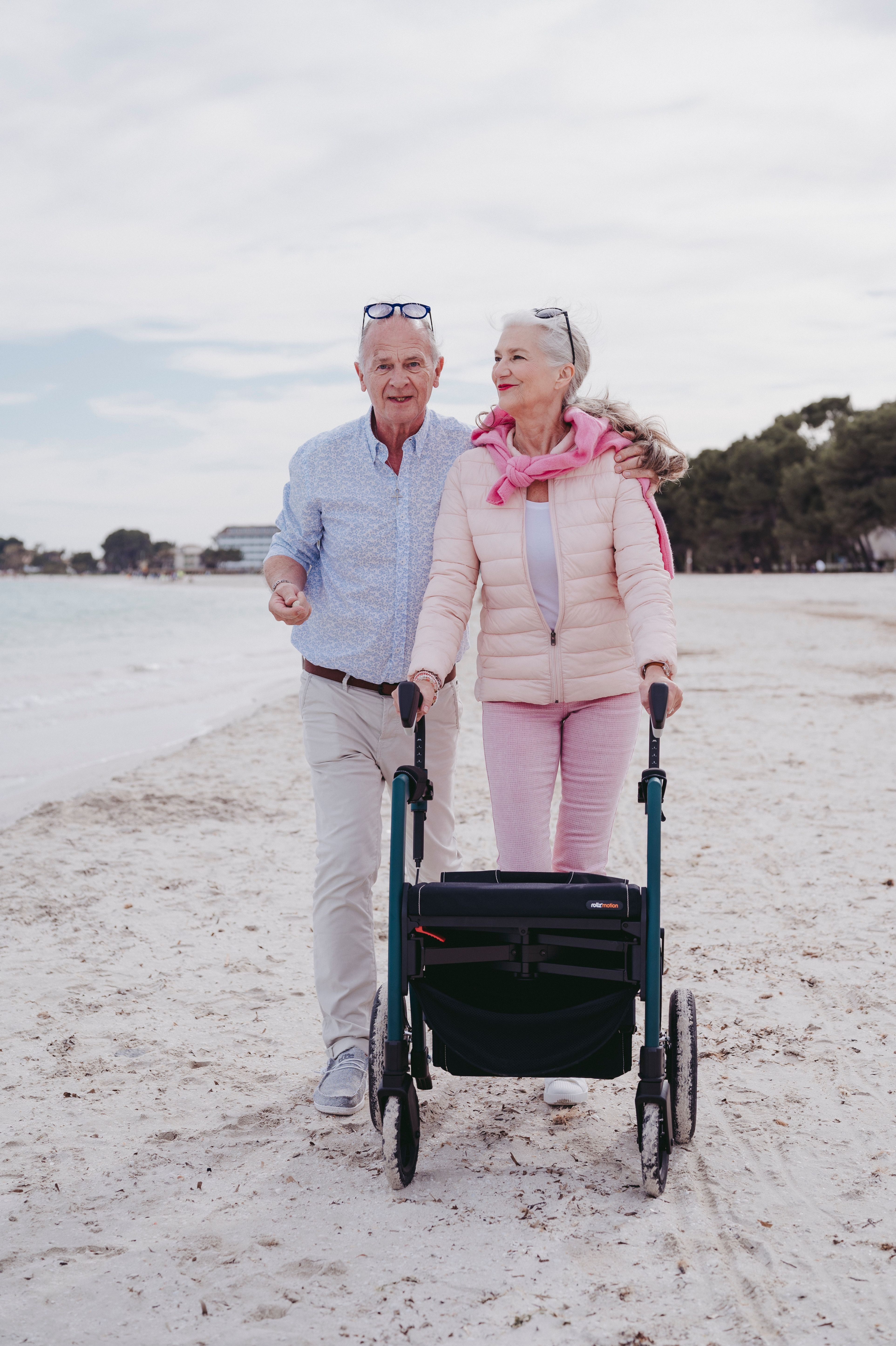 Old Couple On A Date Photos, Download The BEST Free Old Couple On A ...