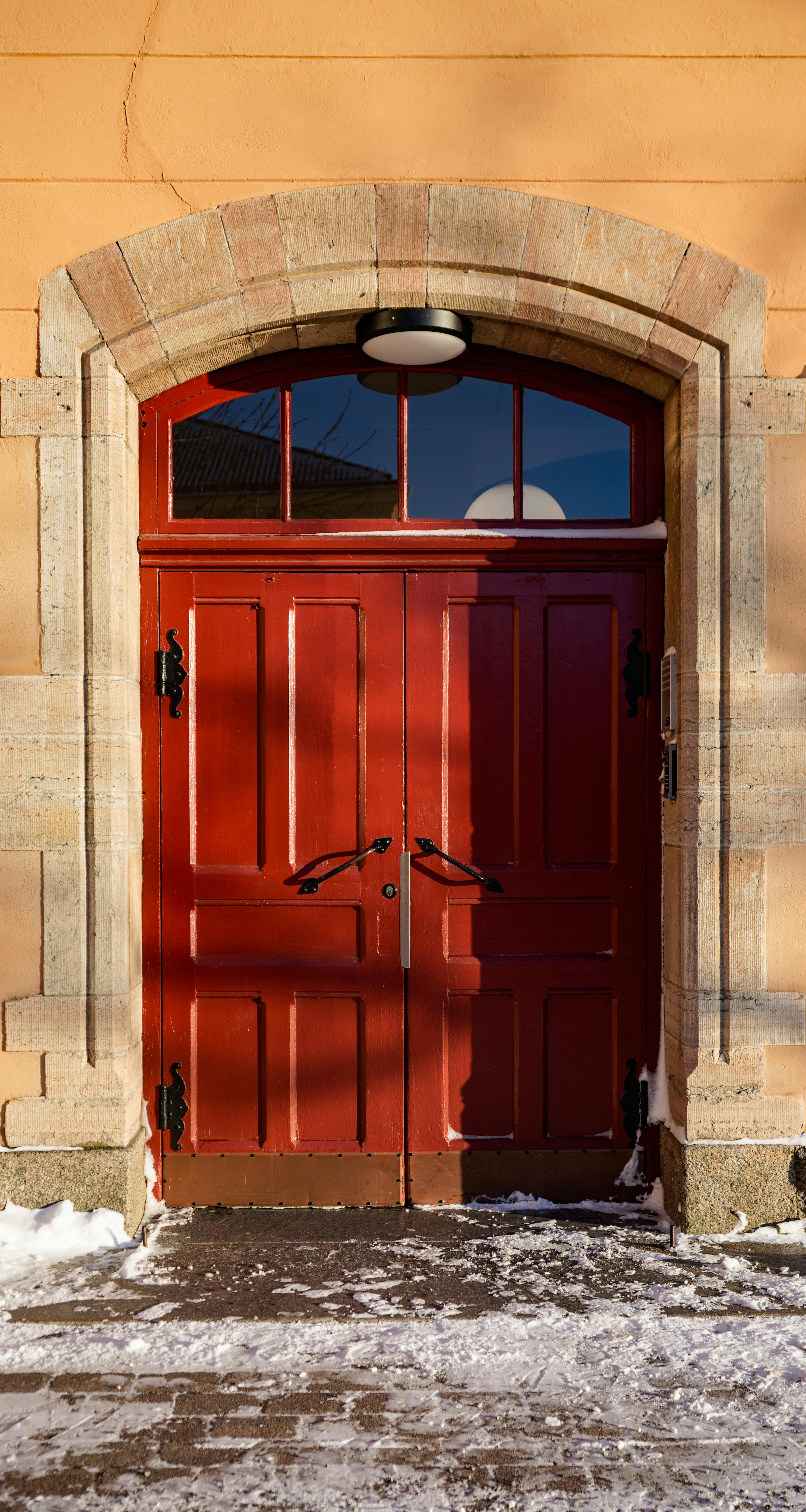 Old Red Doors in Winter · Free Stock Photo
