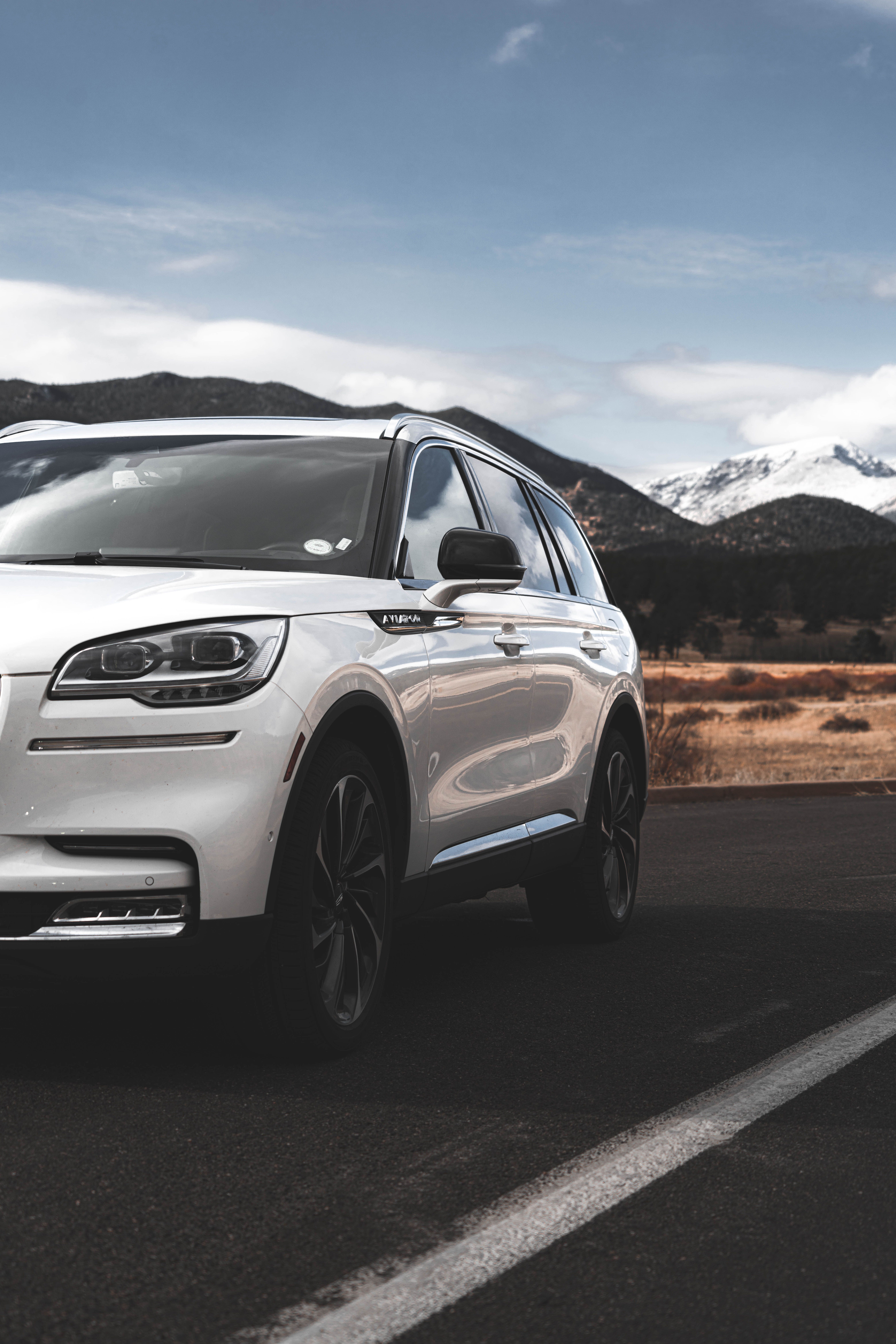 White Lincoln Aviator · Free Stock Photo