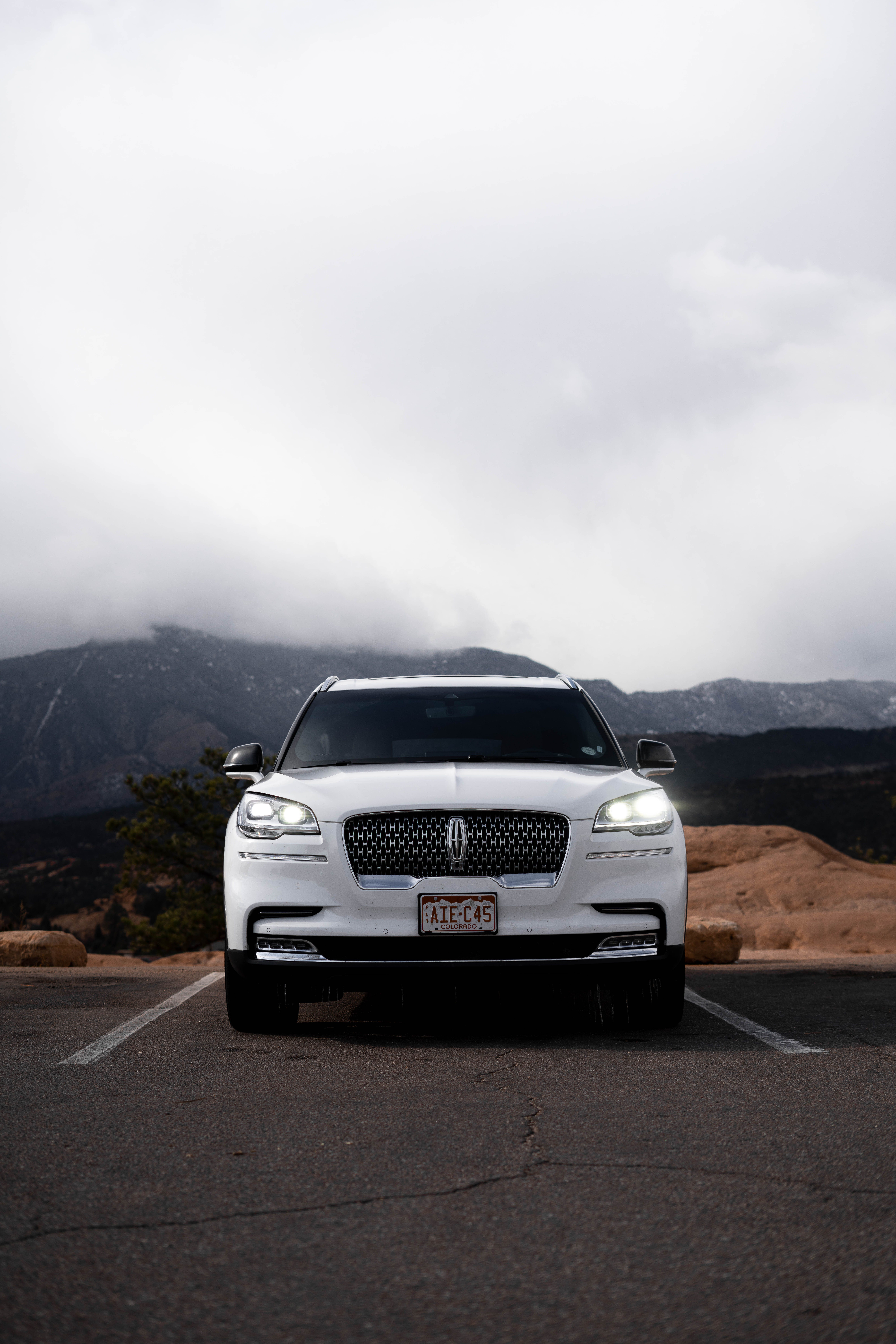 White Lincoln Aviator · Free Stock Photo
