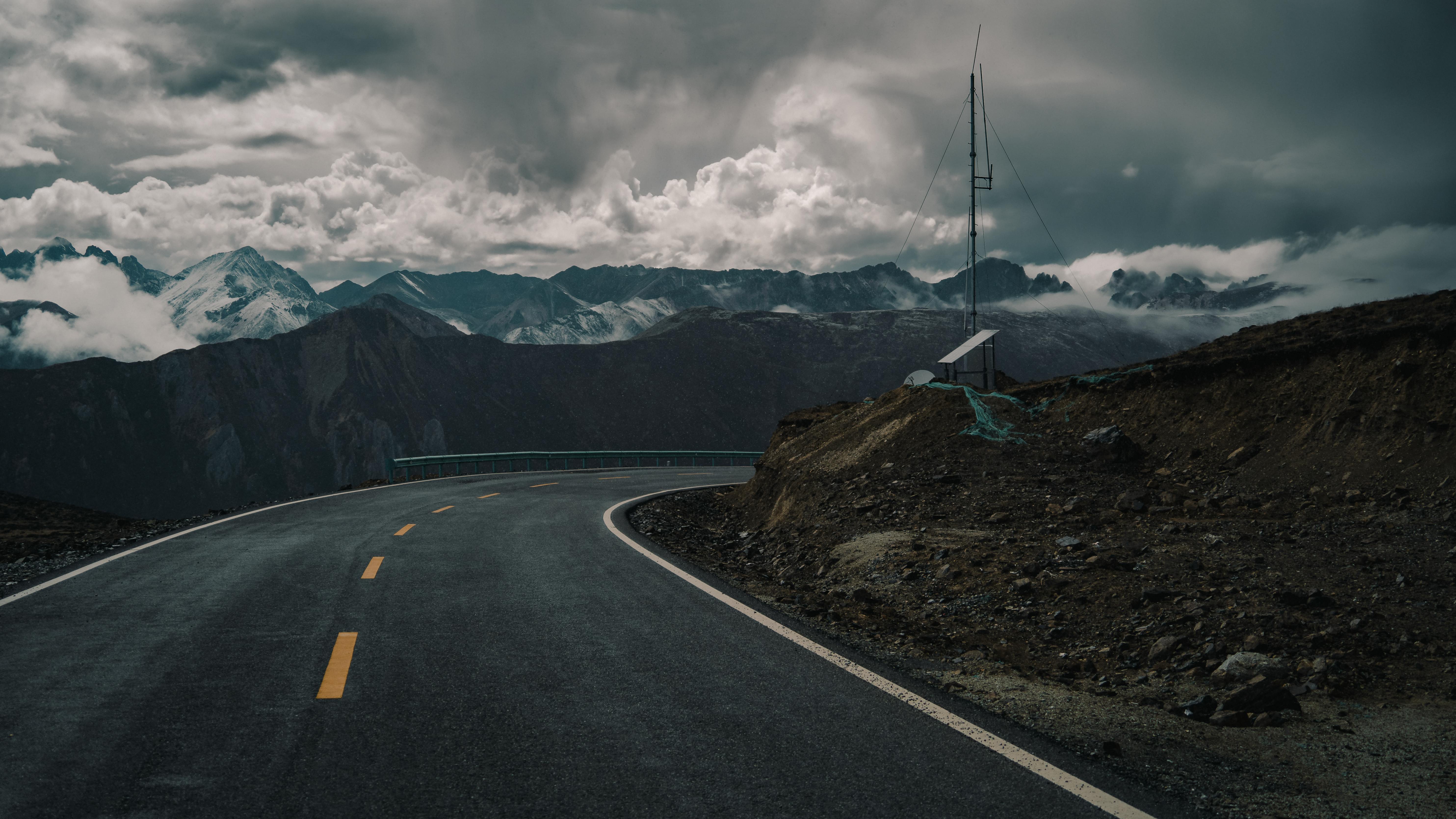 Empty Road Turn in Mountains · Free Stock Photo