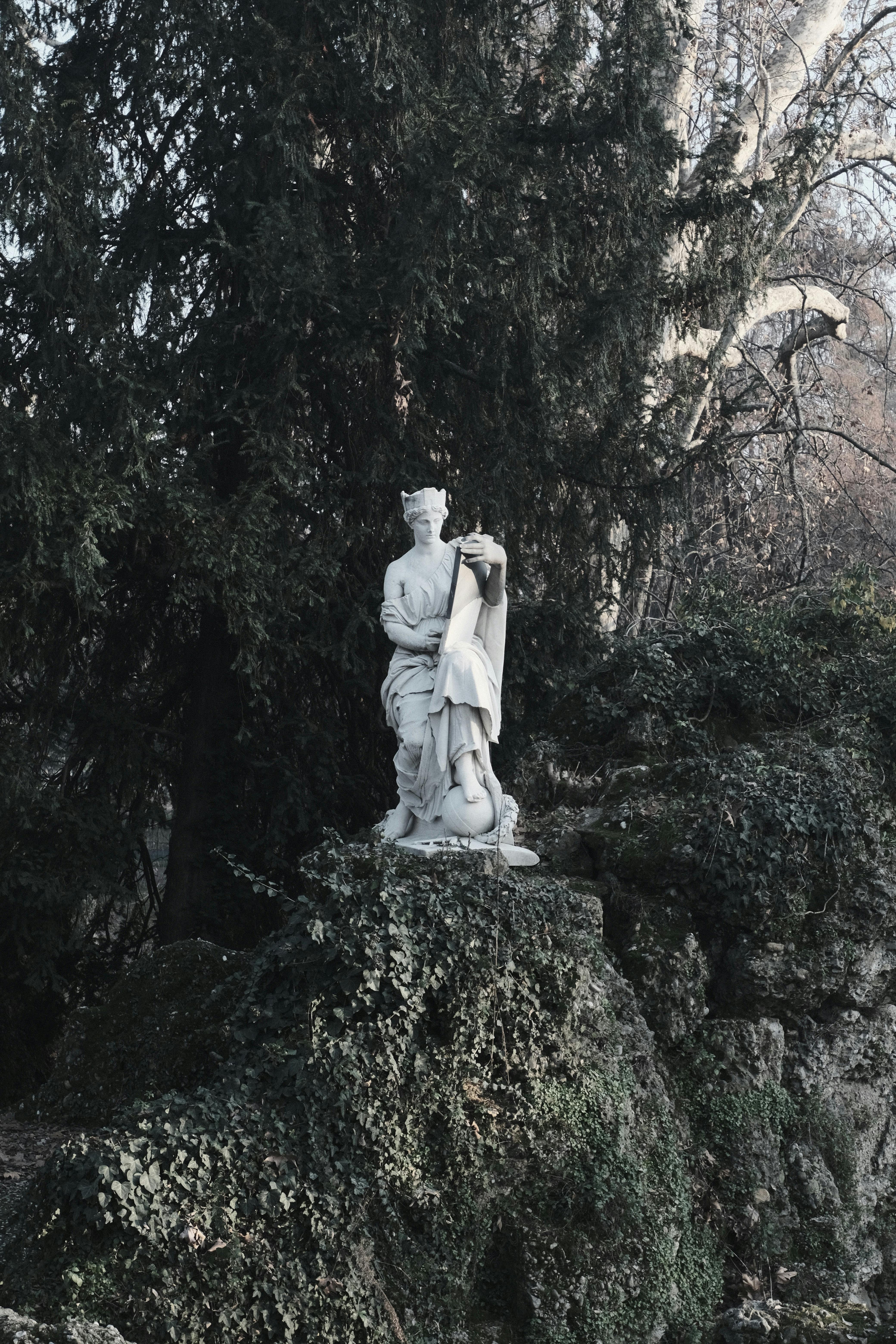 Marble Statue in Park · Free Stock Photo