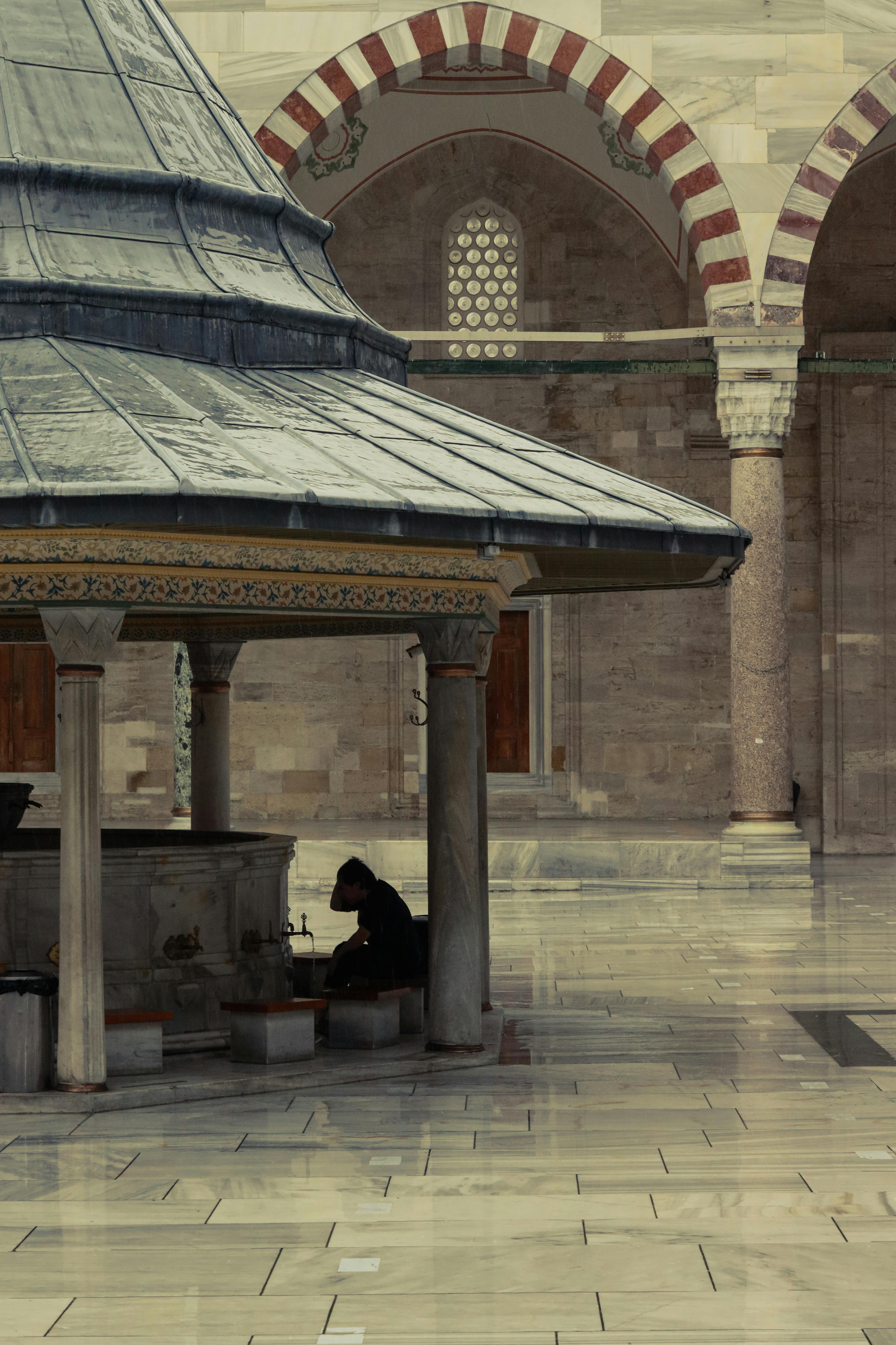Ablution Area on Courtyard of Fatih Mosque in Istanbul · Free Stock Photo