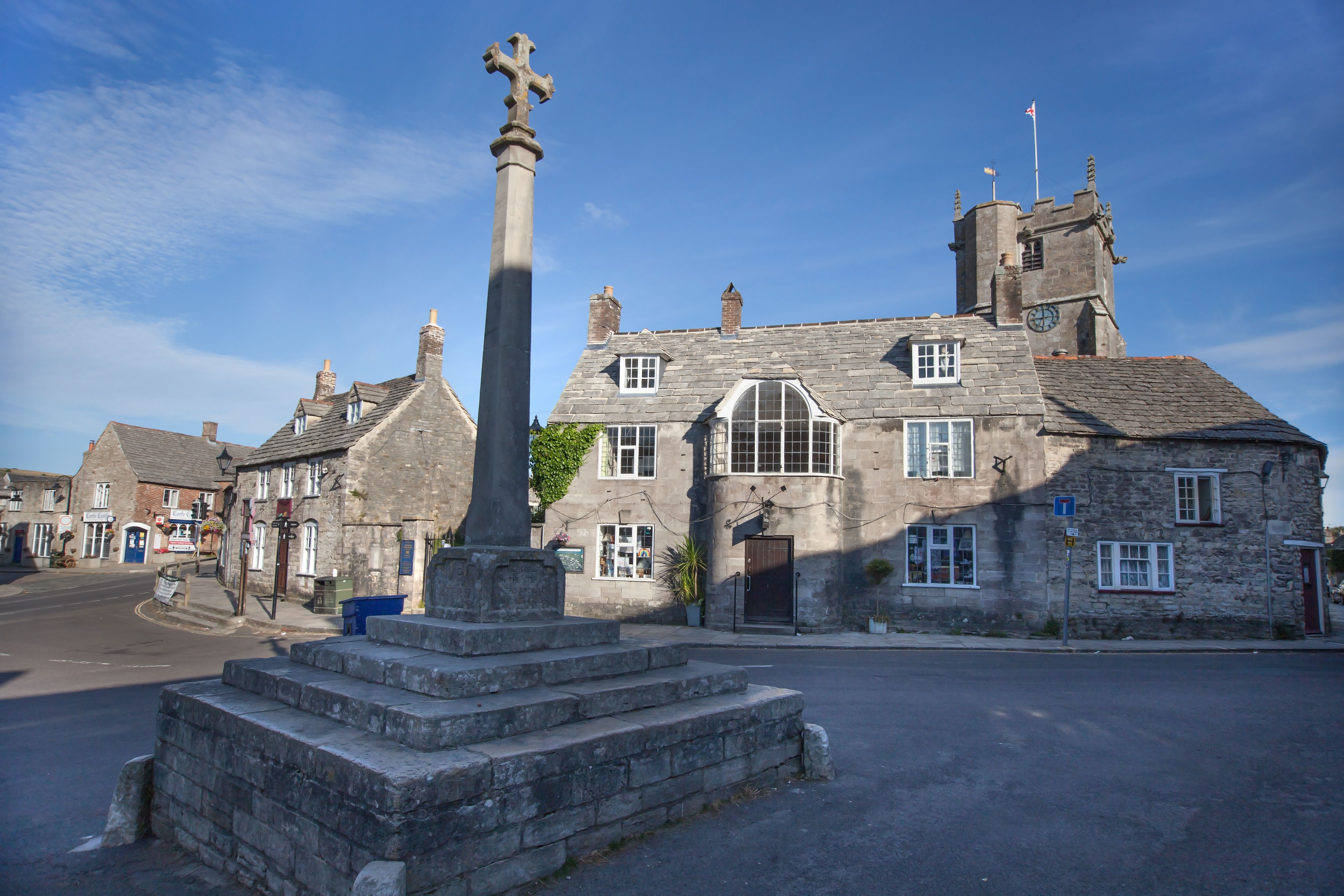 Stone Cross on Street in Corfe Town in England · Free Stock Photo