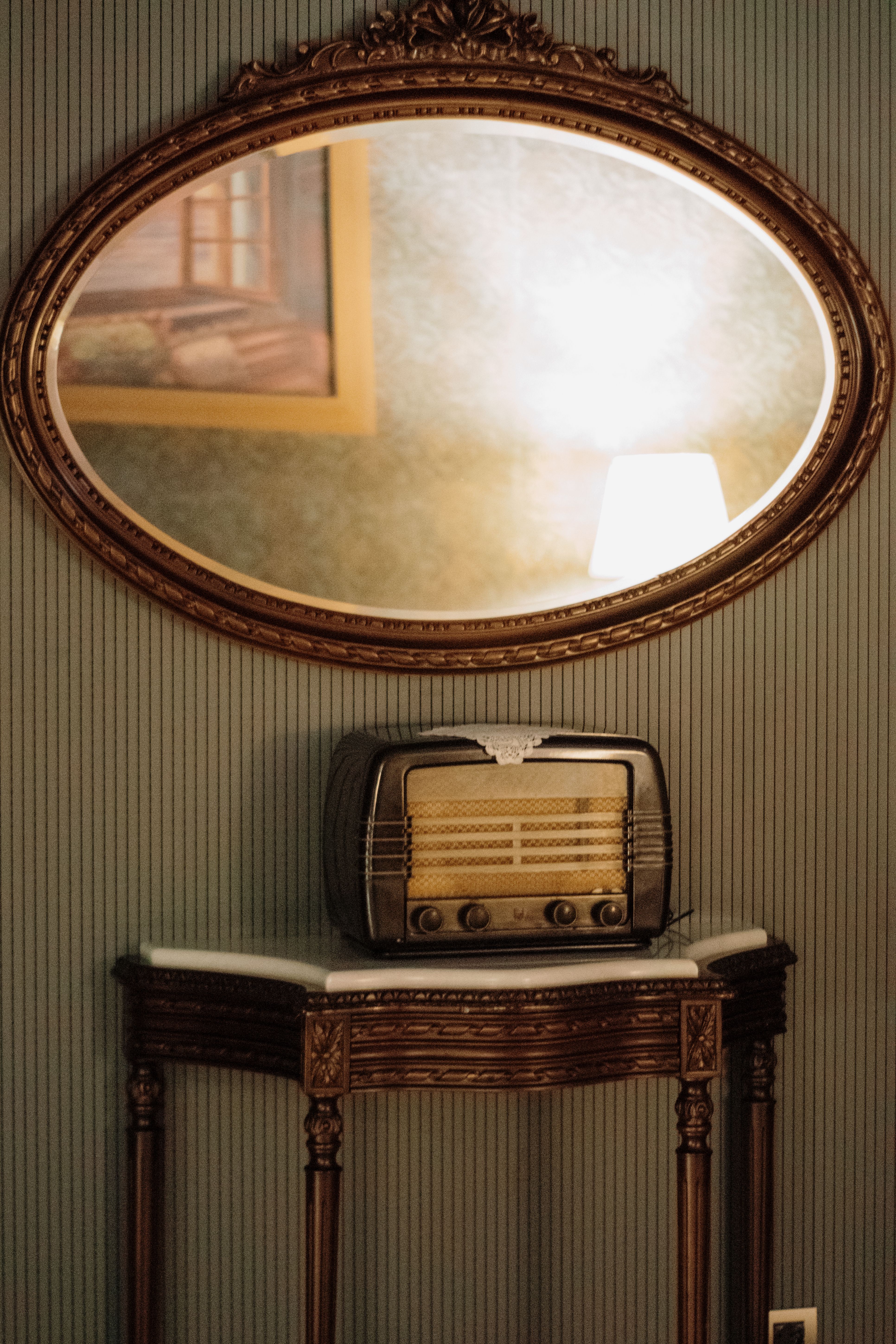 Vintage Radio and Mirror · Free Stock Photo