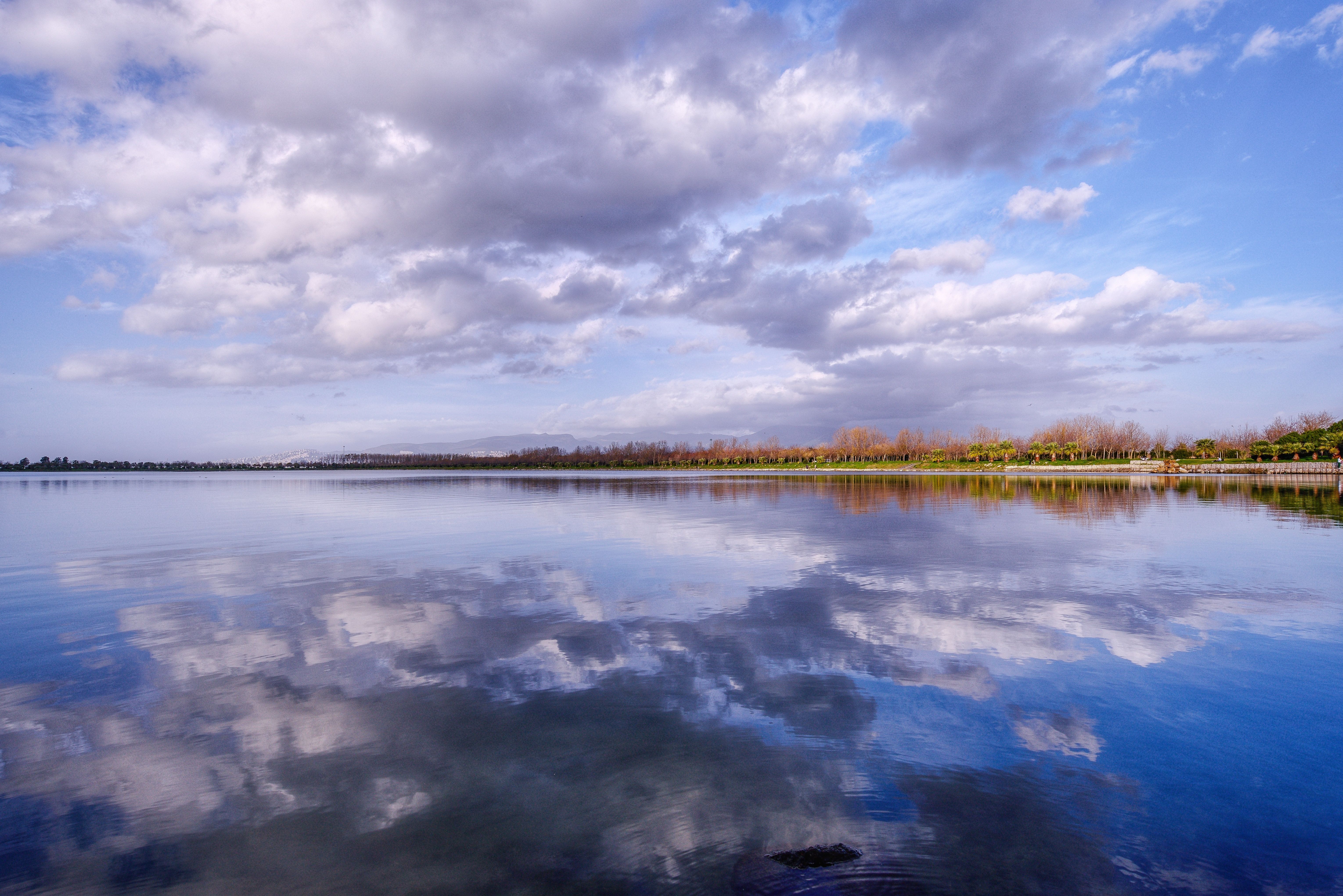 Cloud over Lake · Free Stock Photo