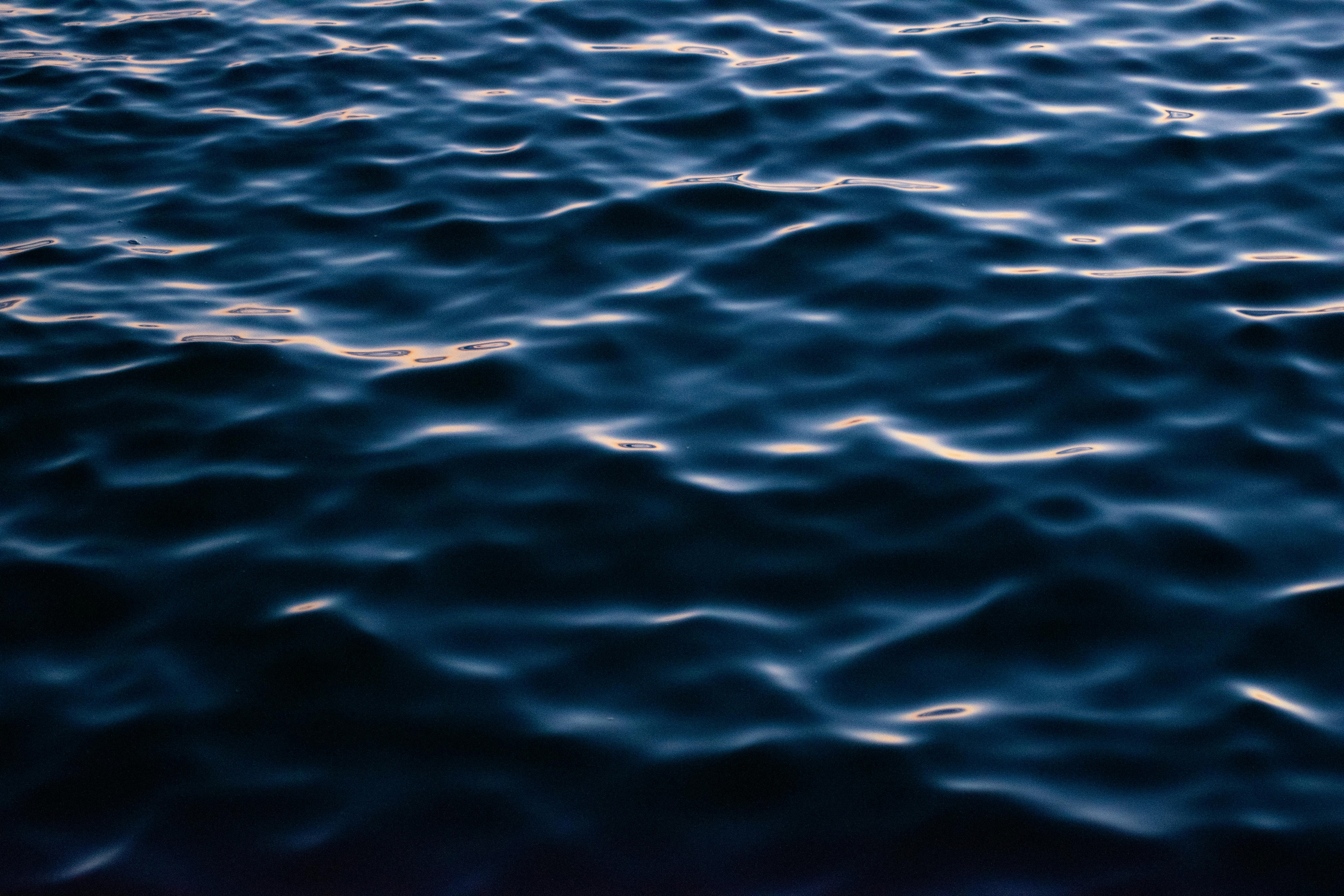 Waves on Body of Water · Free Stock Photo