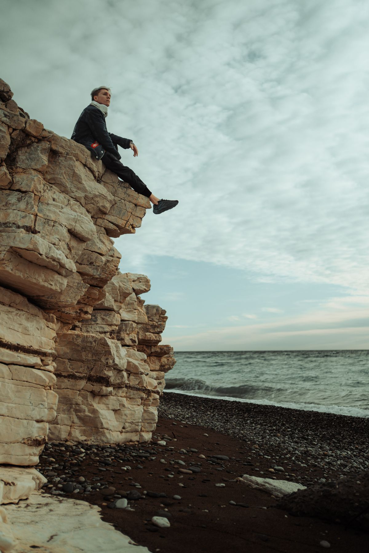 Cliff Sitting Photos, Download The BEST Free Cliff Sitting Stock Photos ...