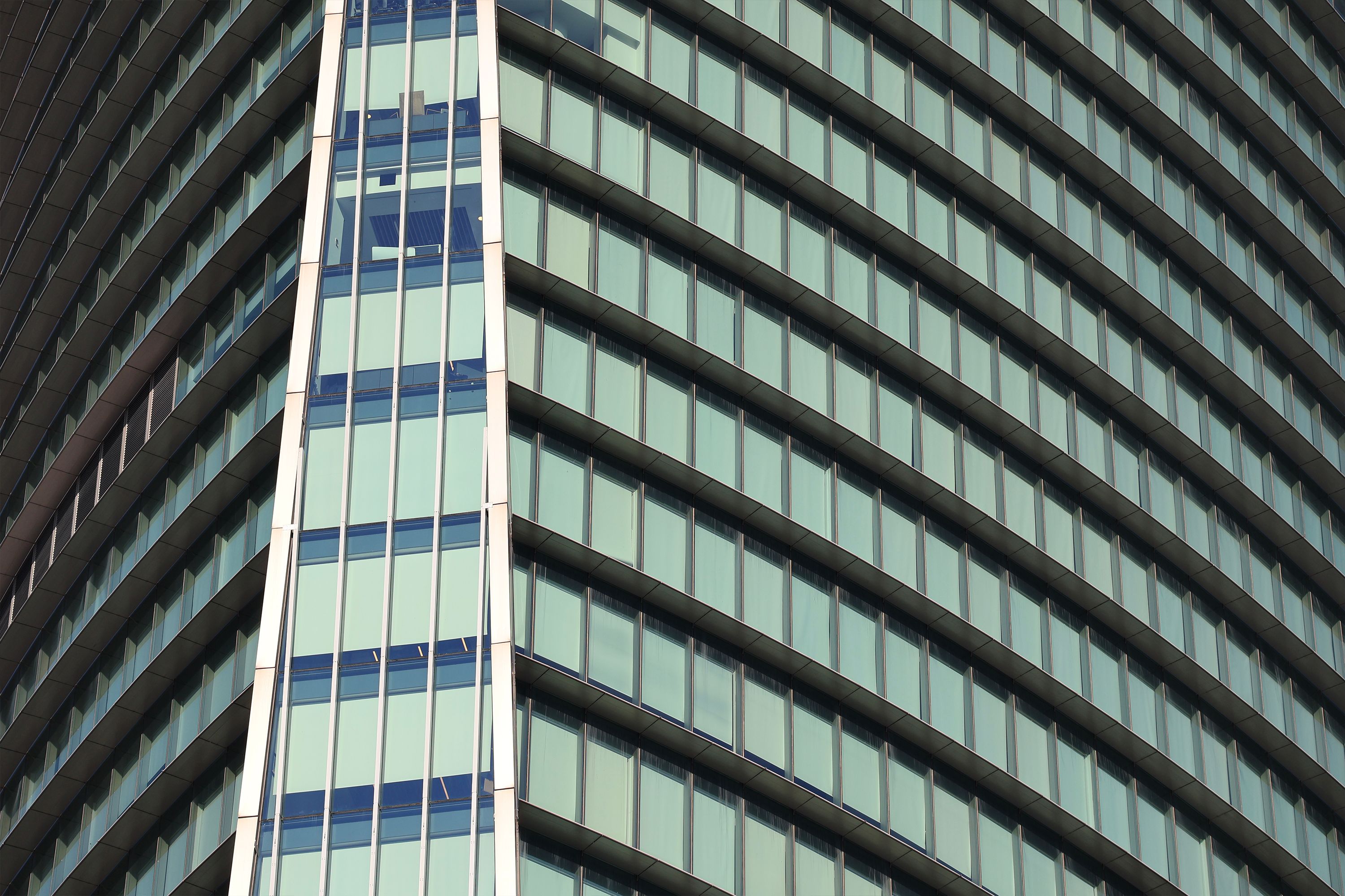 Modern Building Exterior · Free Stock Photo
