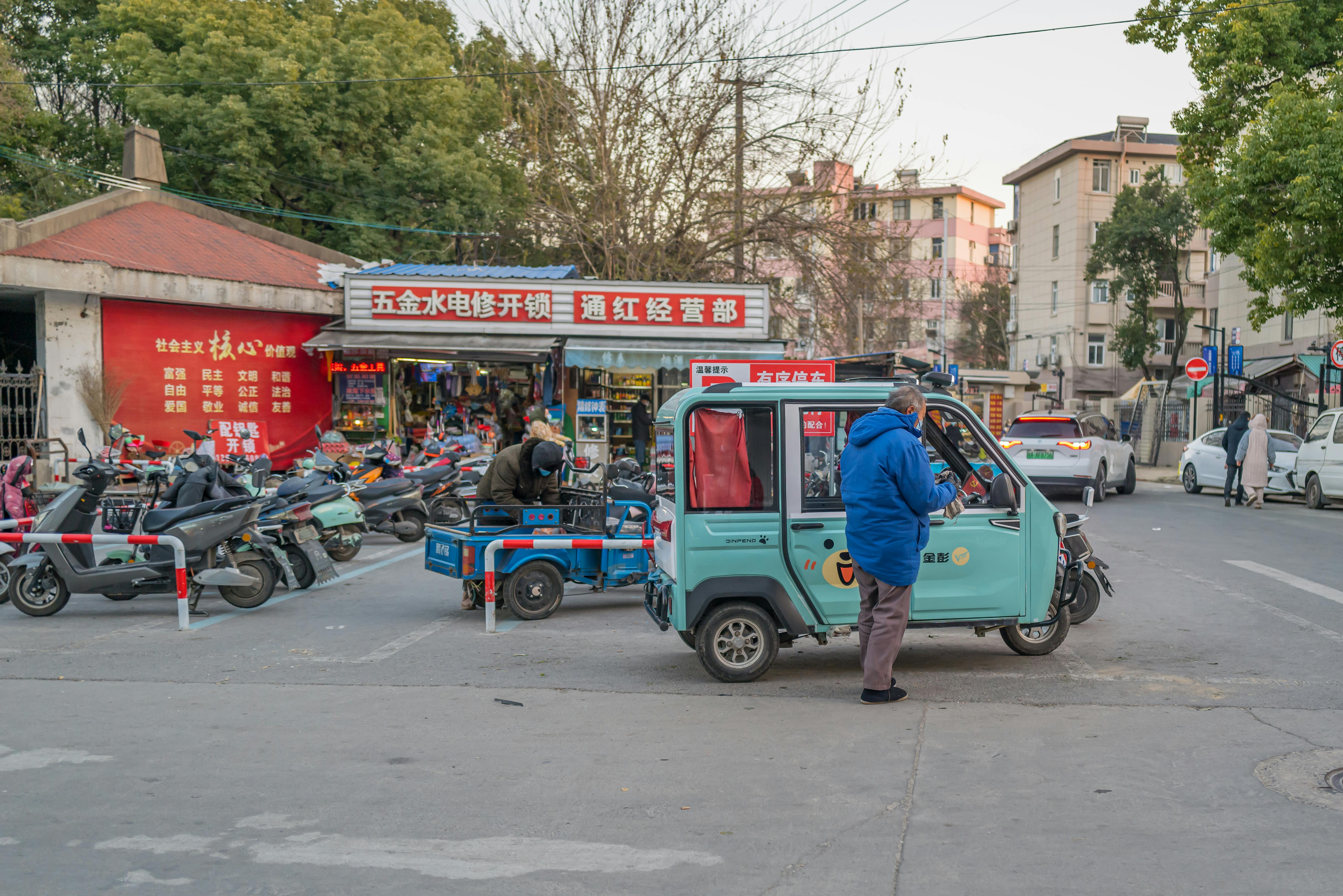 Parking Lot for Scooters and Auto Rickshaws · Free Stock Photo