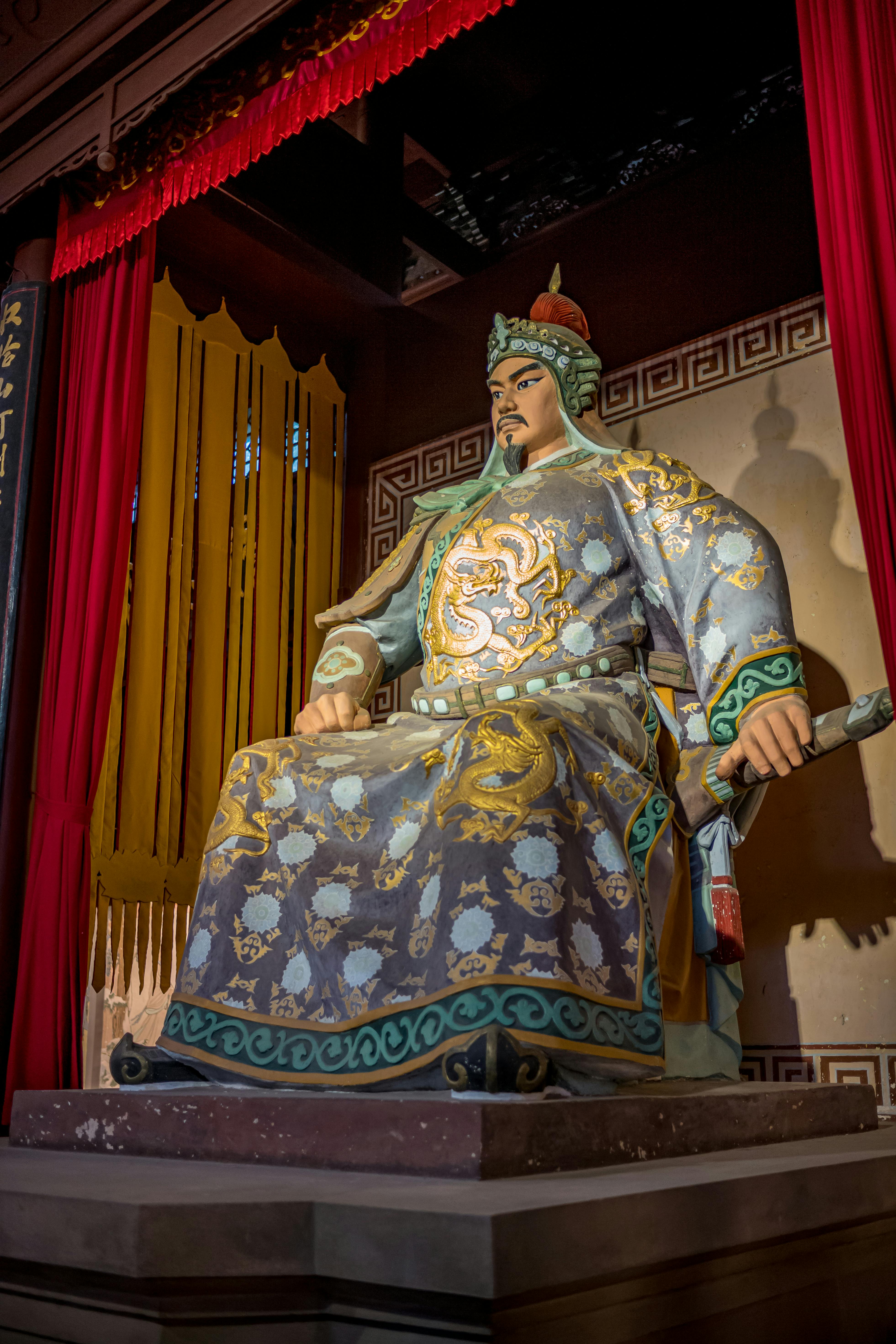 Statue in the Tomb of Yue Fei · Free Stock Photo