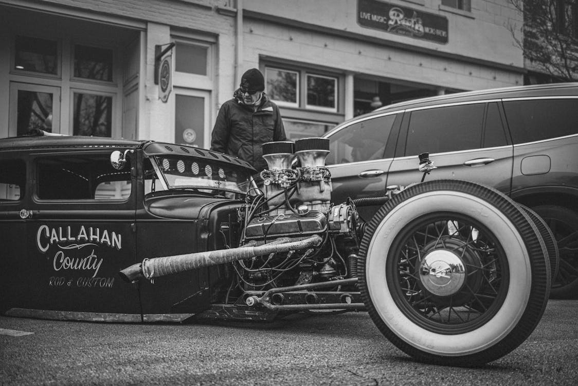 Man Standing near Vintage Vehicle · Free Stock Photo Man Standing near Vintage Vehicle · Free Stock Photo