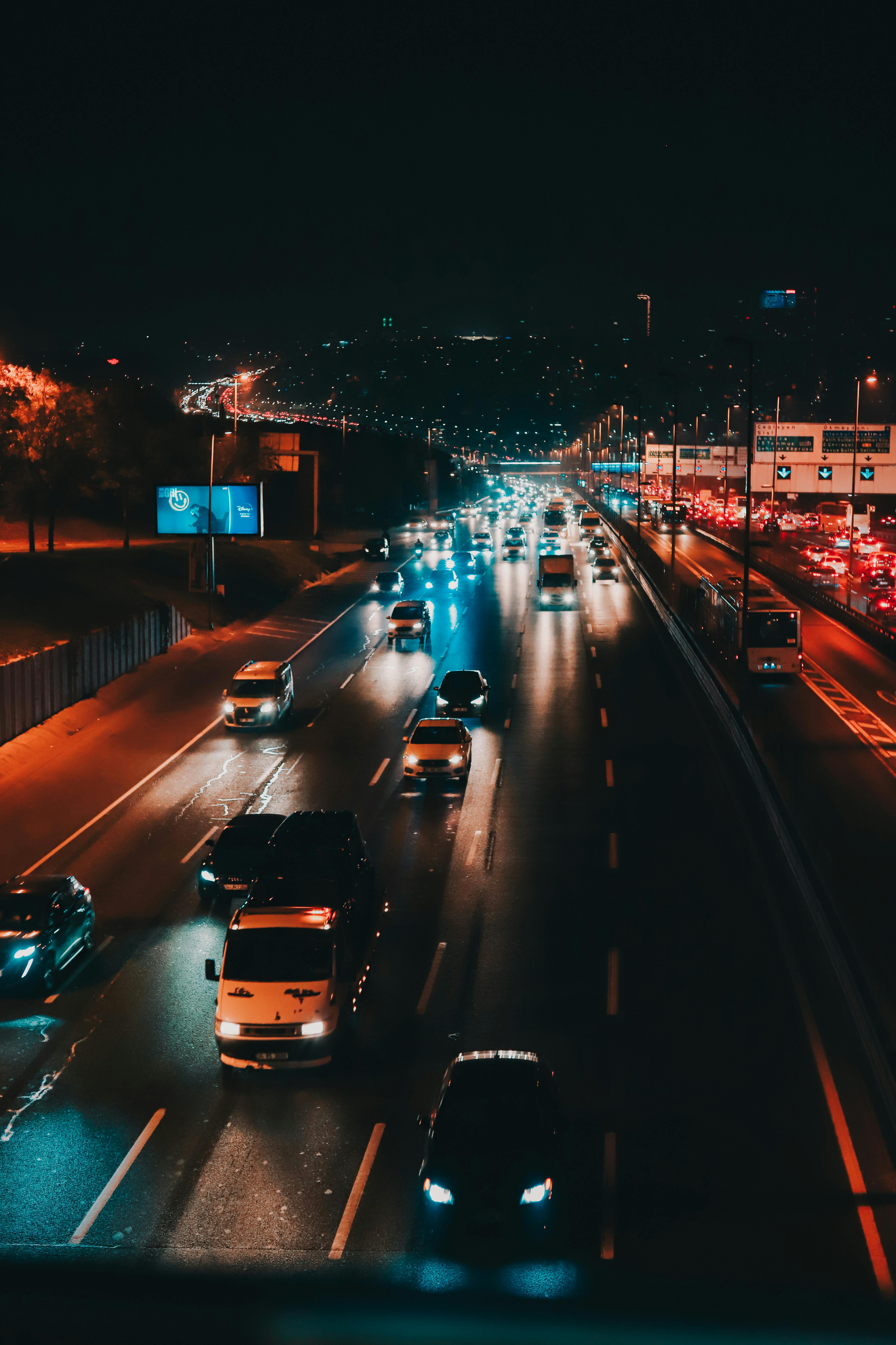 Traffic on Street in City at Night · Free Stock Photo