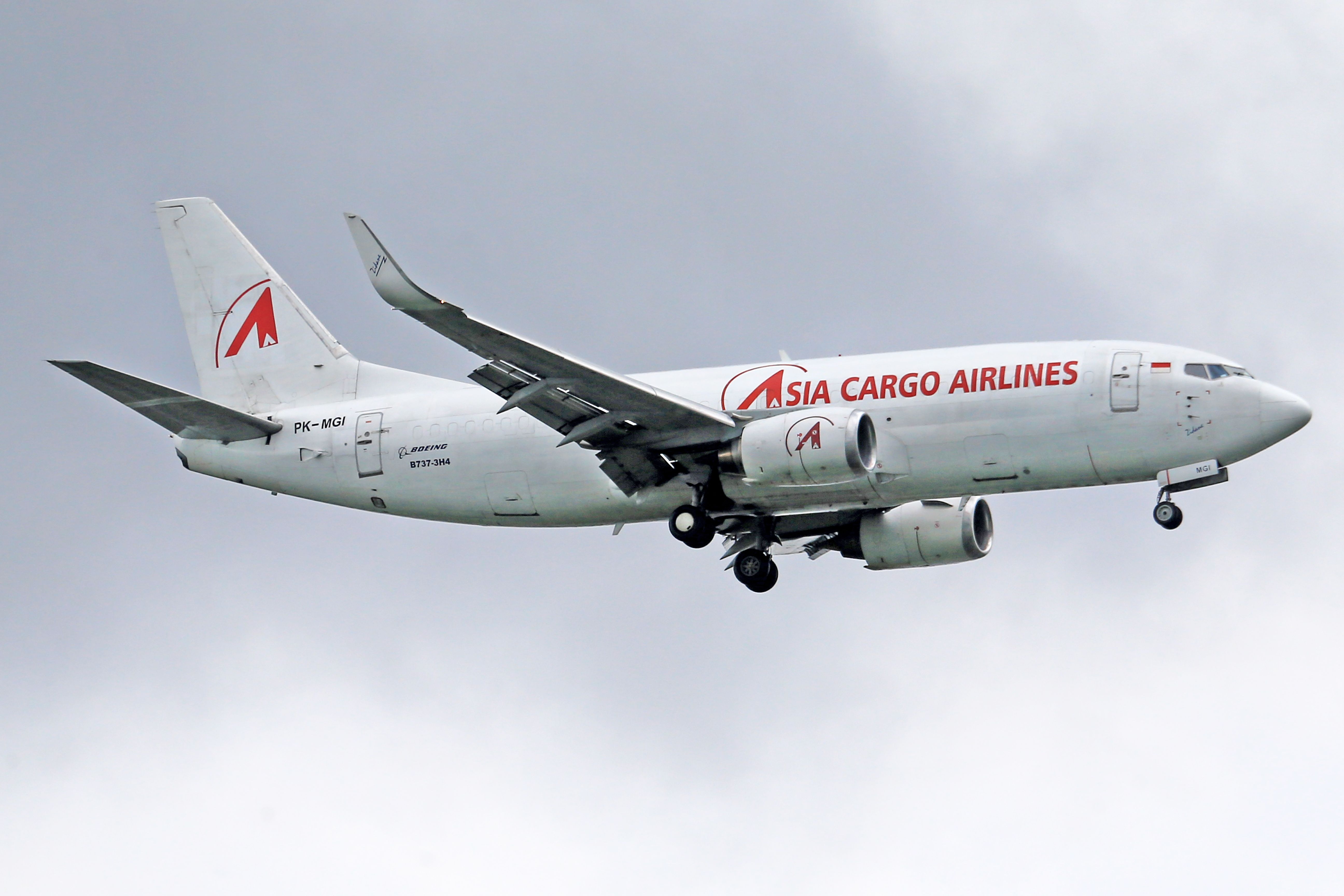 Airplane in Flight · Free Stock Photo