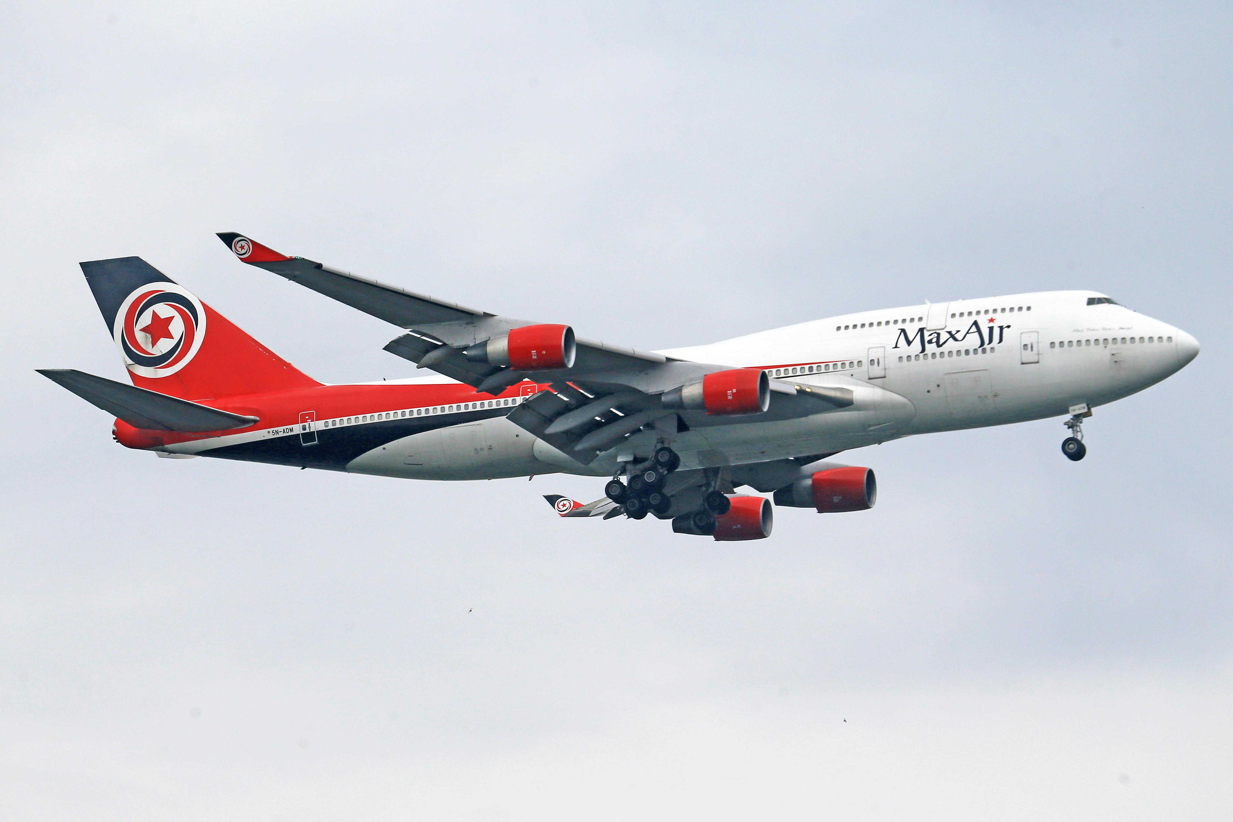 A large airplane flying in the sky · Free Stock Photo