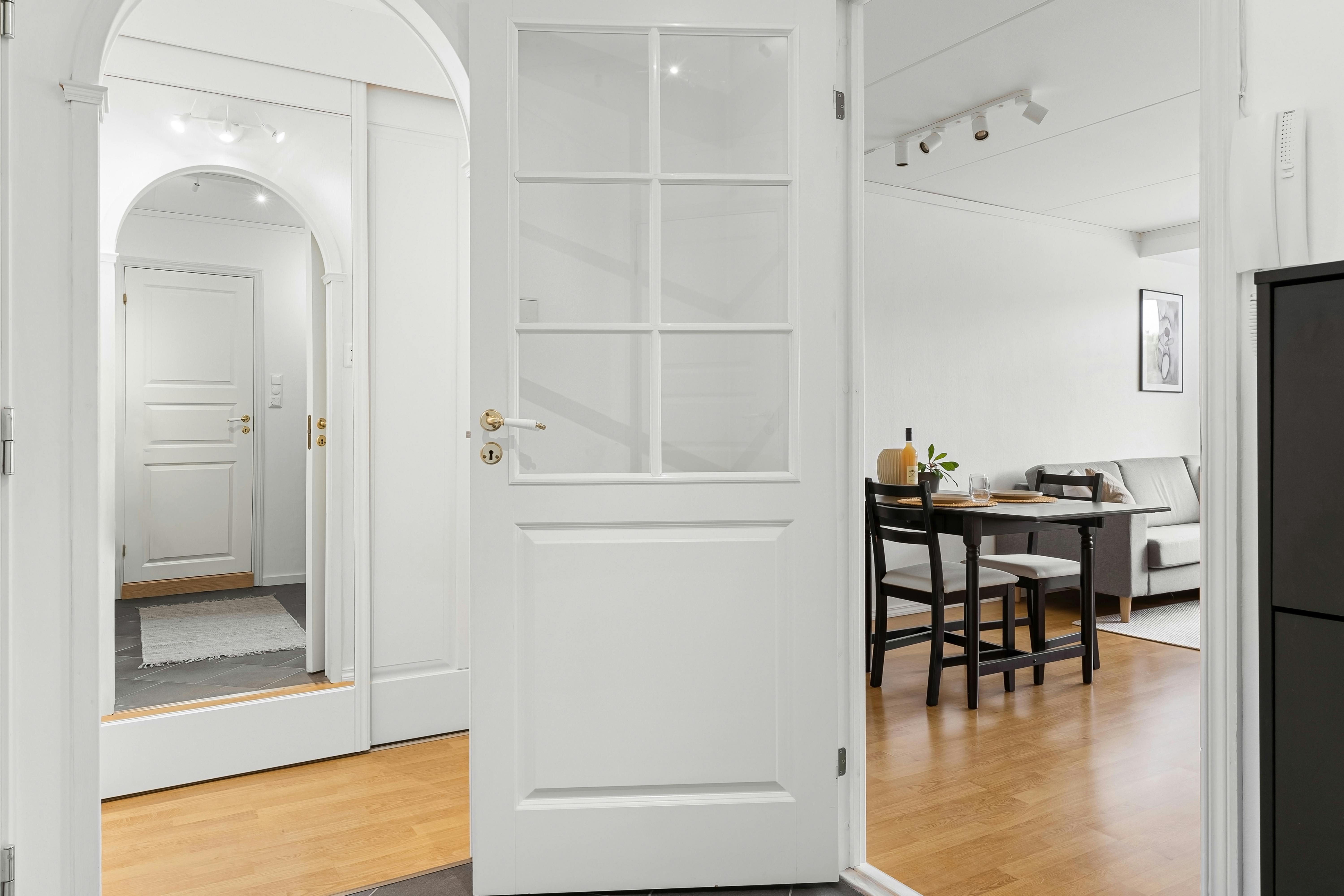 Open Door with Windows in House · Free Stock Photo