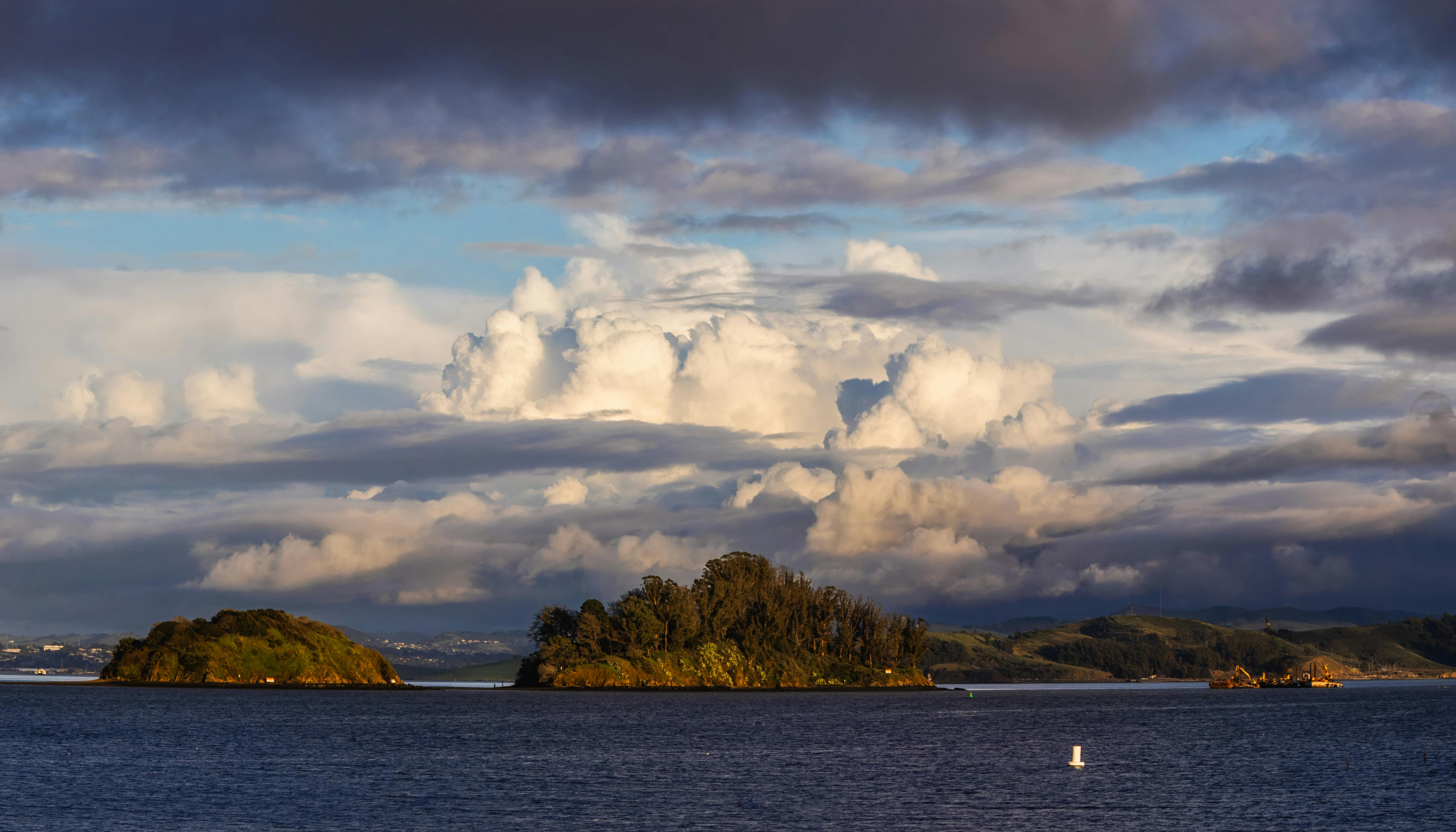 Islands on Sea Coast · Free Stock Photo