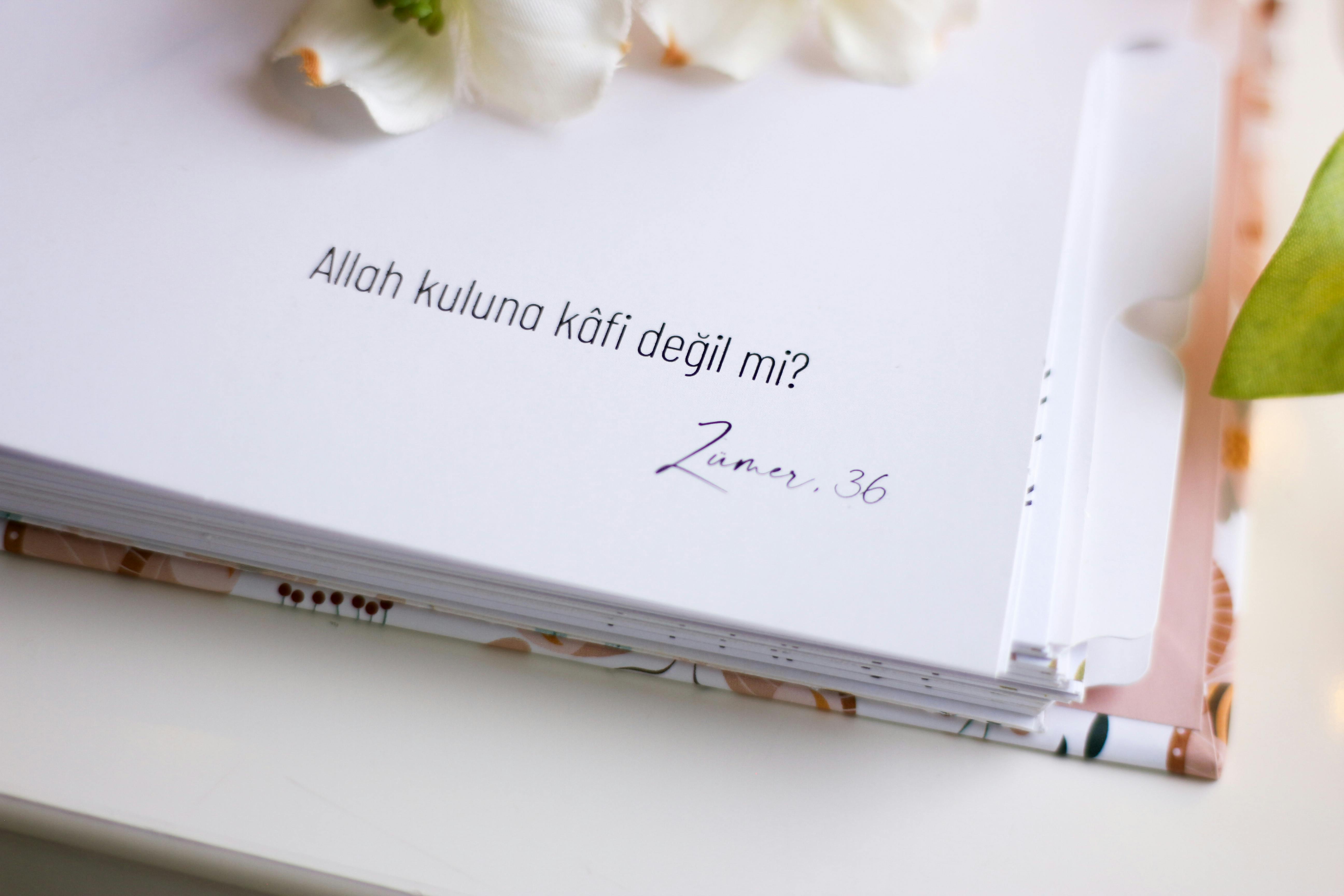 Close-Up Photo of Hello Sunshine Book · Free Stock Photo