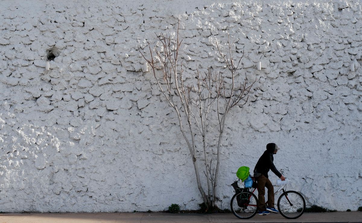 Man With Wall Photos, Download The BEST Free Man With Wall Stock Photos ...